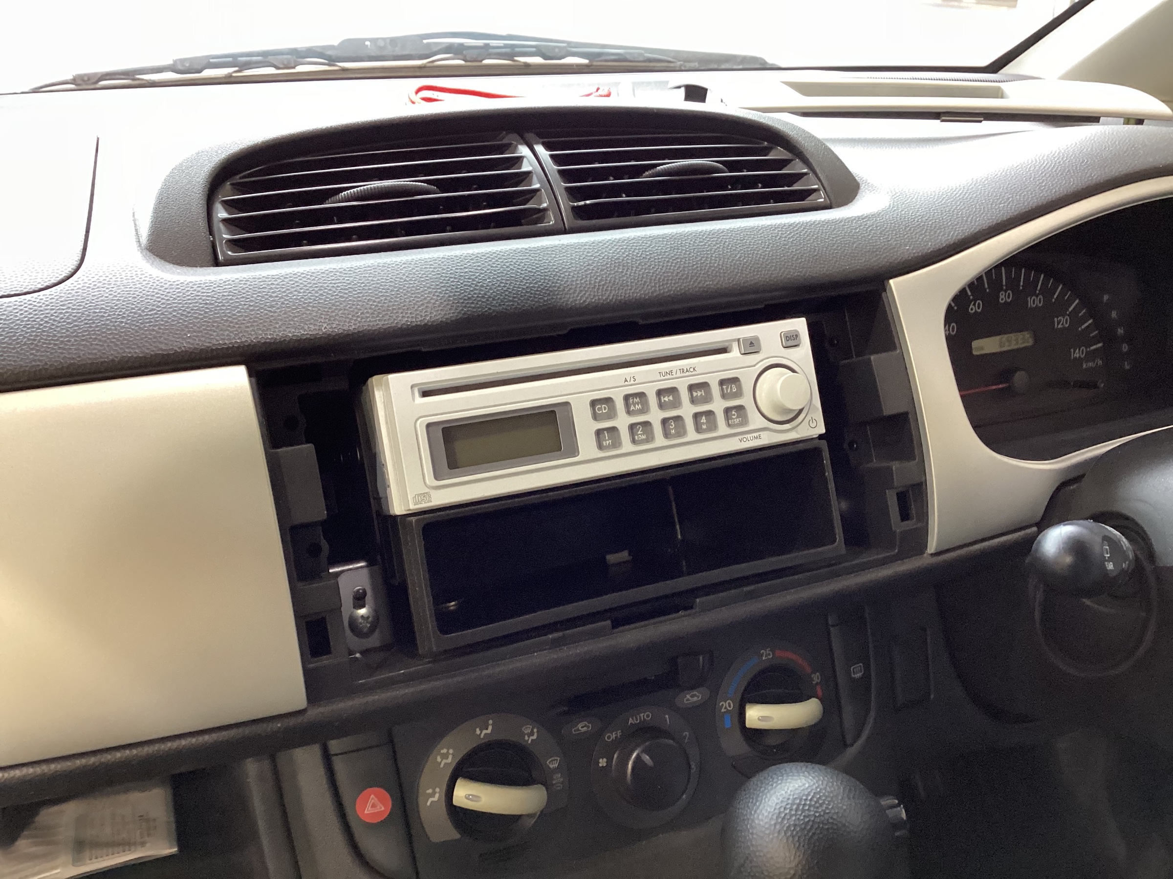 SUBARU R2 ETC取り付け | 店舗おススメ情報 | タイヤ館 六日町（新潟県）