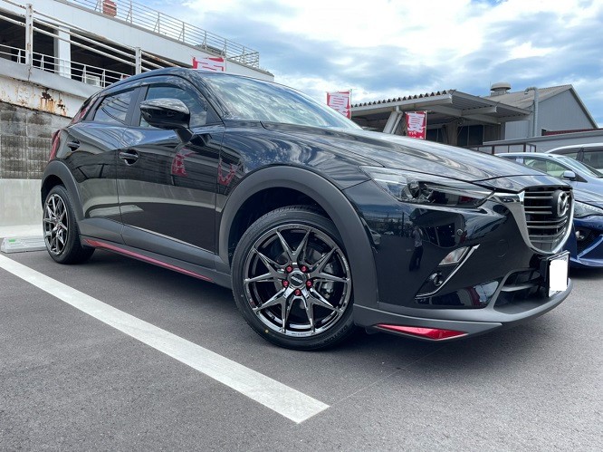 黒光りの存在感 VERSUS VV21S ジェットブラックカラー 射し色レッド軽量ナット | マツダ CX-3 | ★インストール事例★ | タイヤ館 鹿児島 | タイヤからはじまる、トータル ...