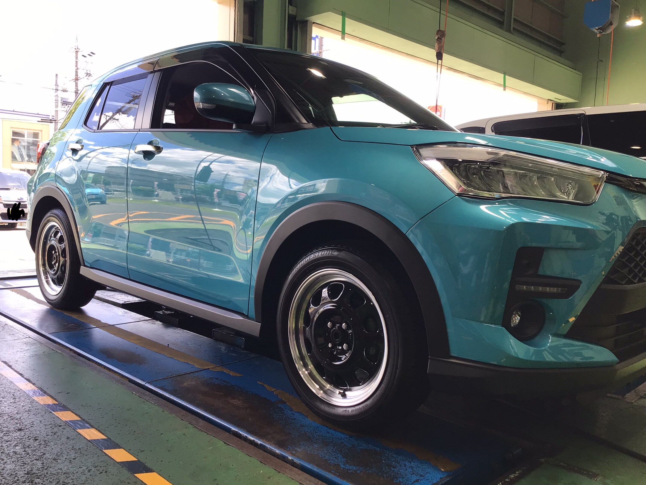 ライズ 新車納車後 ホイール新品取り付け | トヨタ ライズ ホイール タイヤ・ホイール関連 > タイヤ・ホイール交換 | サービス事例 ...