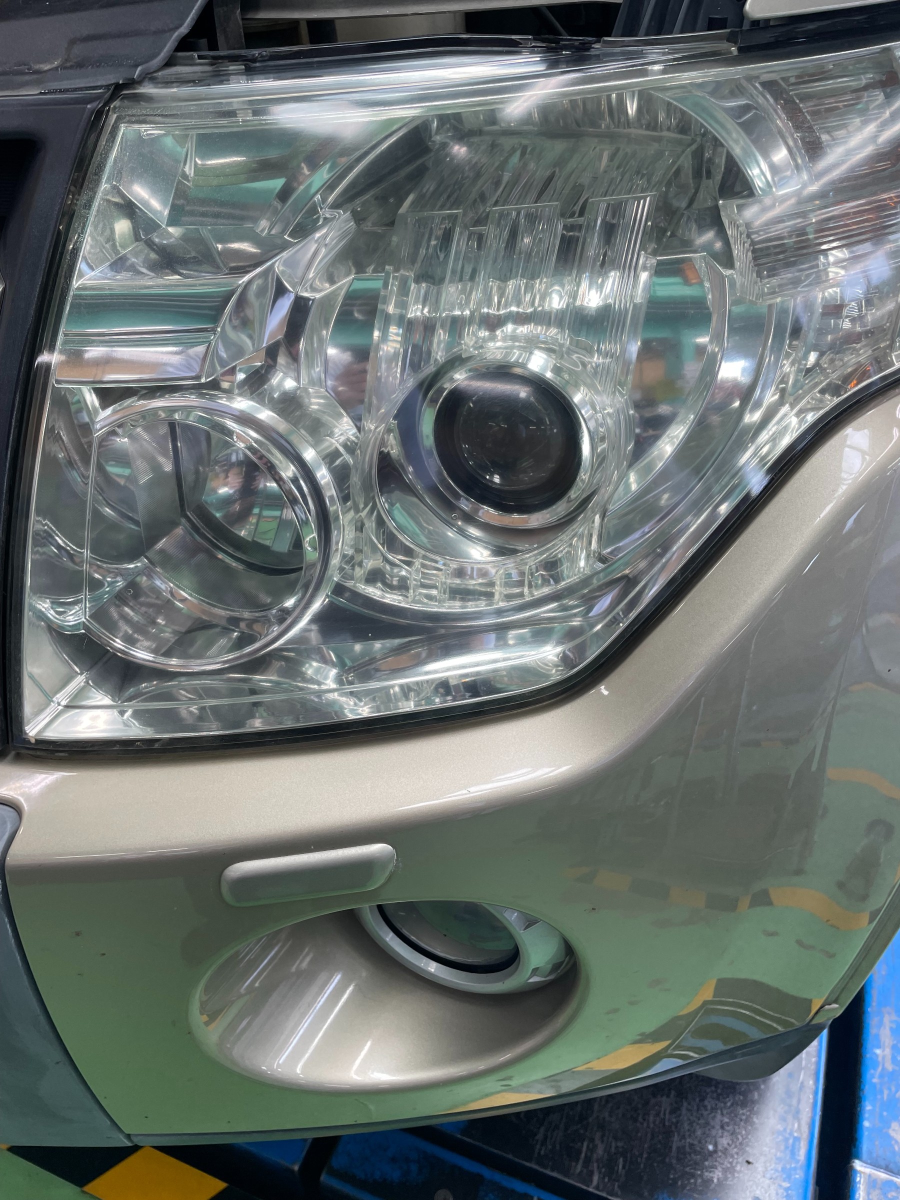 パジェロ【V93W】をヘッドライトコーティング♪ | 店舗おススメ情報 | タイヤ館 岩出（和歌山県）