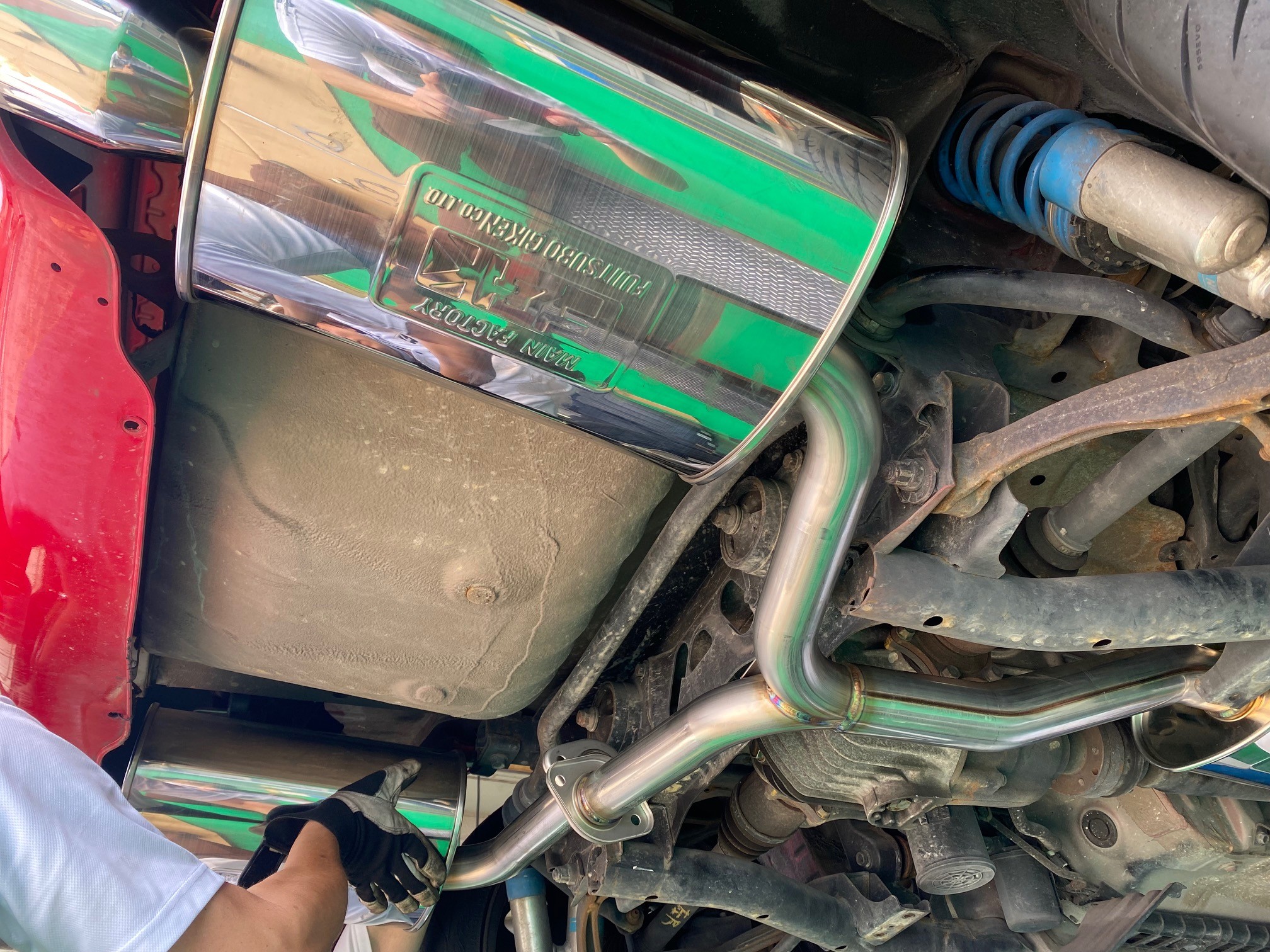 ホンダ S2000（AP1） FUJITSUBO Legalis R マフラー取付 | 店舗おススメ情報 | タイヤ館 瀬谷（神奈川県）