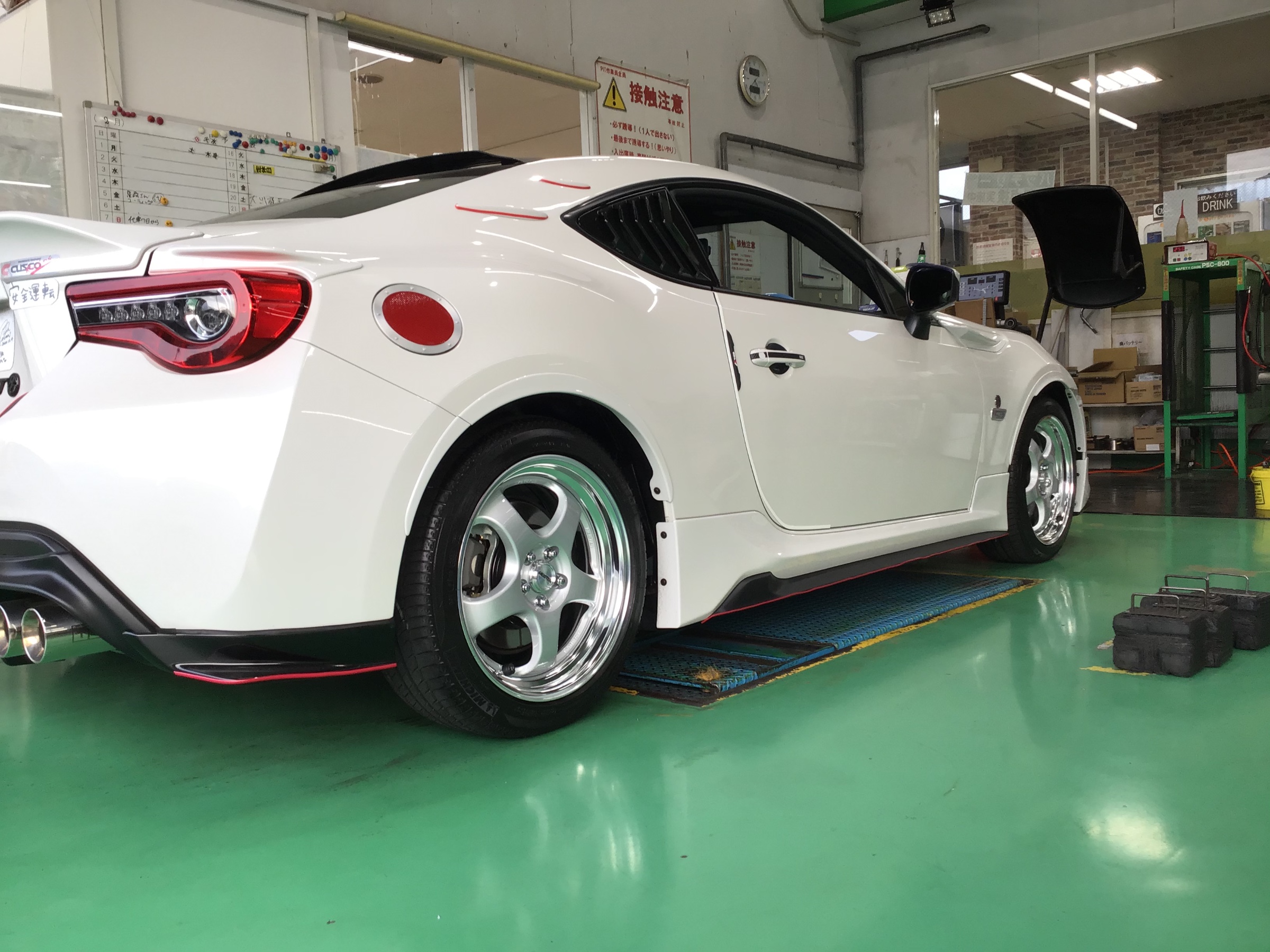 トヨタ・86後期型(ZN6) アルミホイール交換！ | 店舗おススメ情報 | タイヤ館 大船（神奈川県）