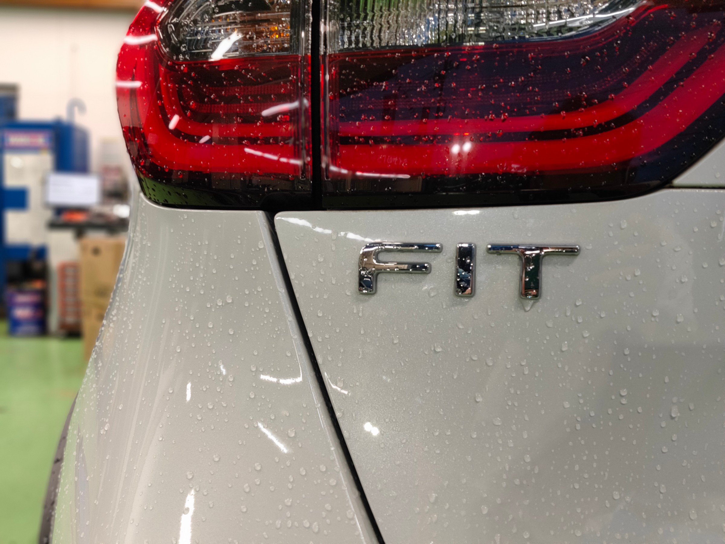 【ホンダ FIT（GR8）】ホイール交換を行いました。 | 店舗おススメ情報 | タイヤ館 阿見（茨城県）