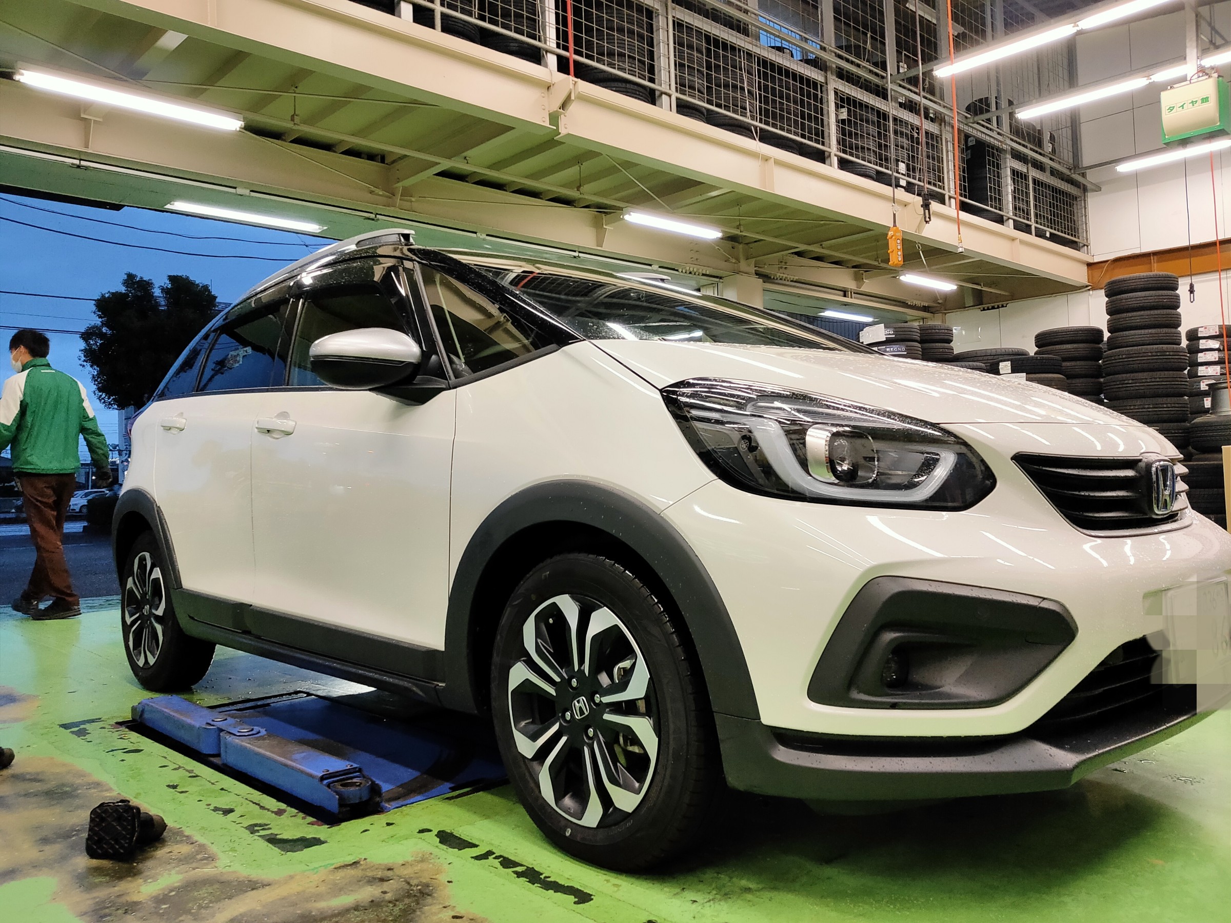 【ホンダ FIT（GR8）】ホイール交換を行いました。 | 店舗おススメ情報 | タイヤ館 阿見（茨城県）