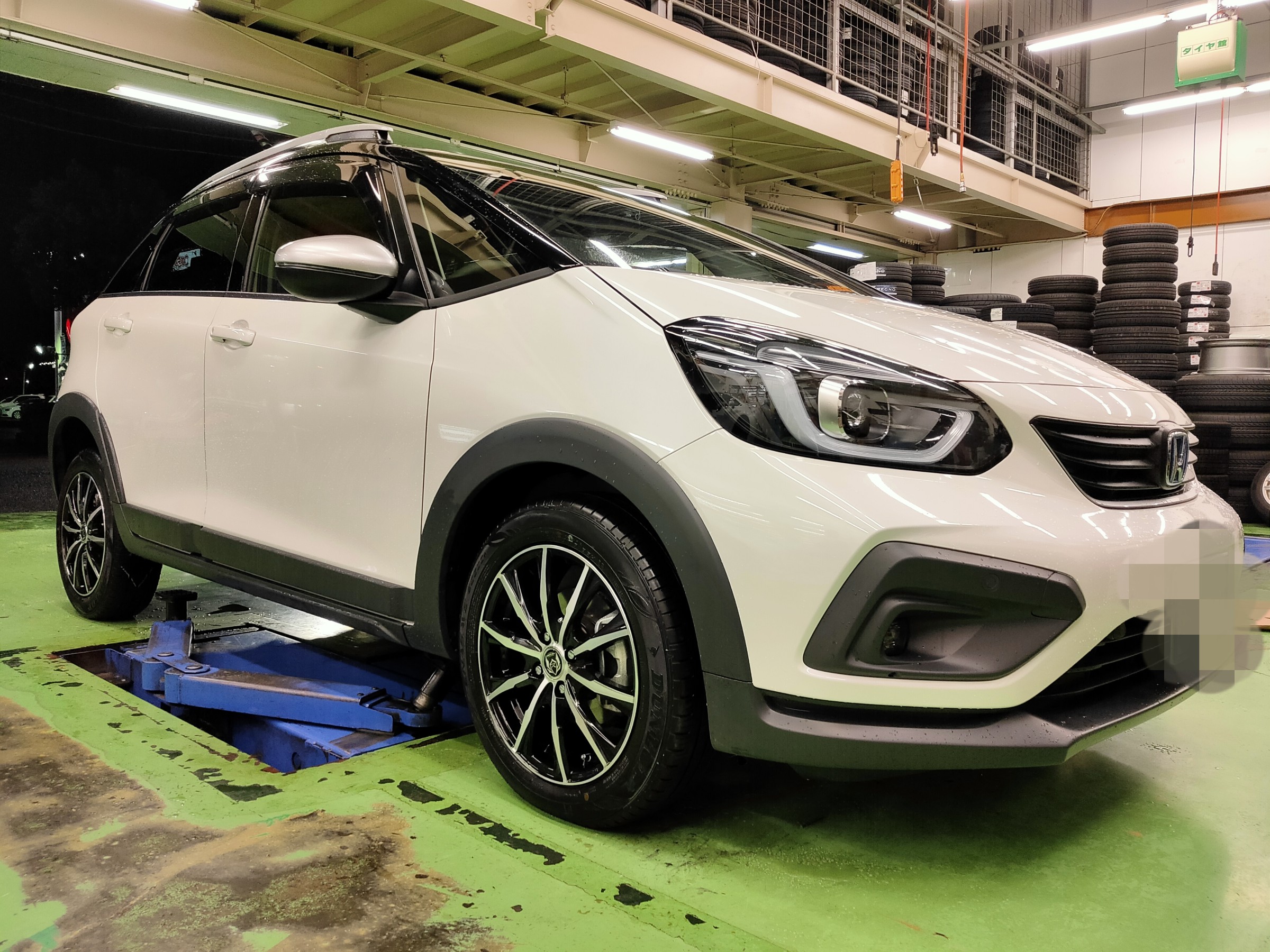 【ホンダ FIT（GR8）】ホイール交換を行いました。 | 店舗おススメ情報 | タイヤ館 阿見（茨城県）