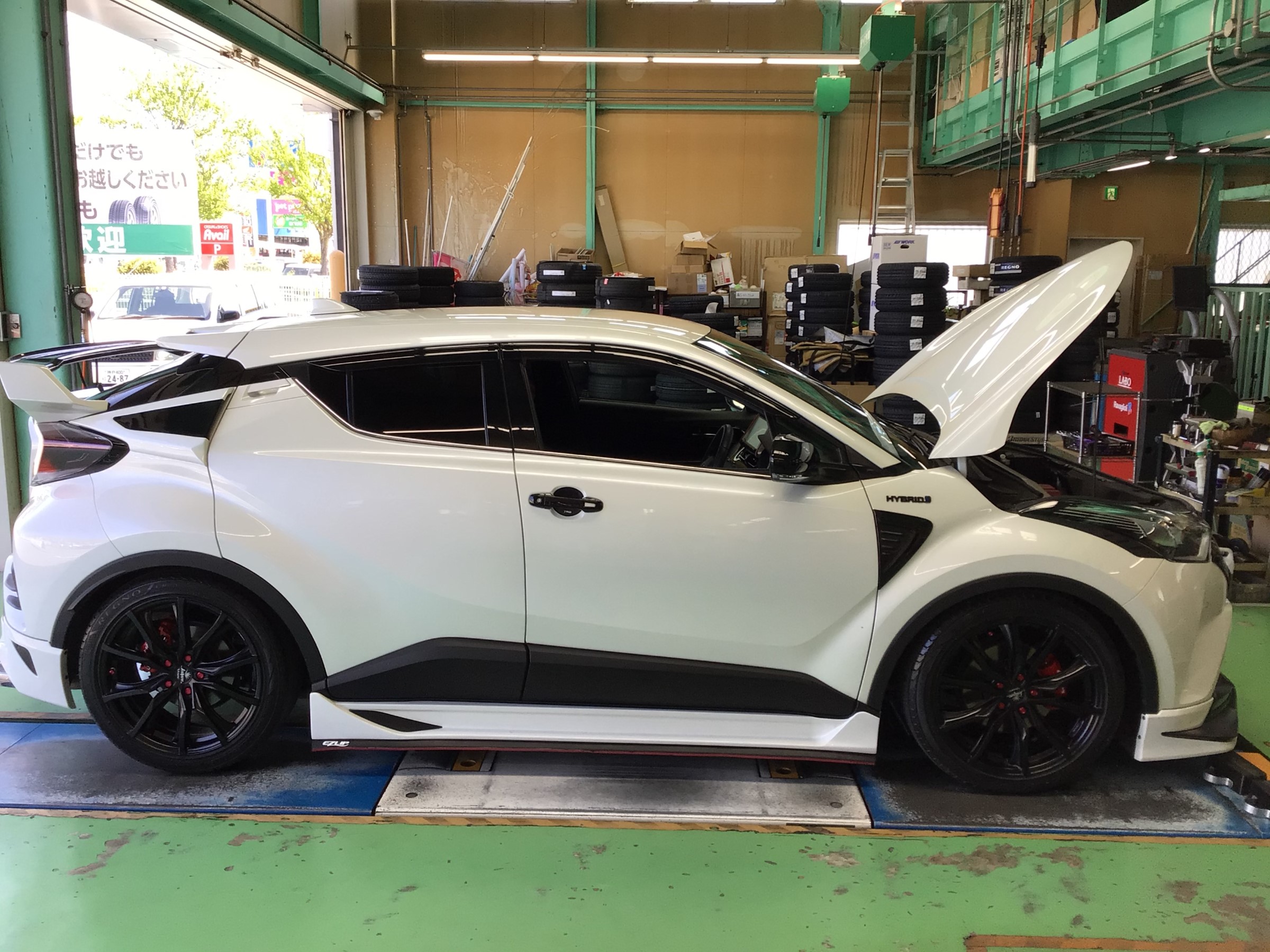 トヨタ・C-HR(DAA-ZYX10)バッテリー交換☆ | 店舗おススメ情報 | タイヤ館 岩出（和歌山県）