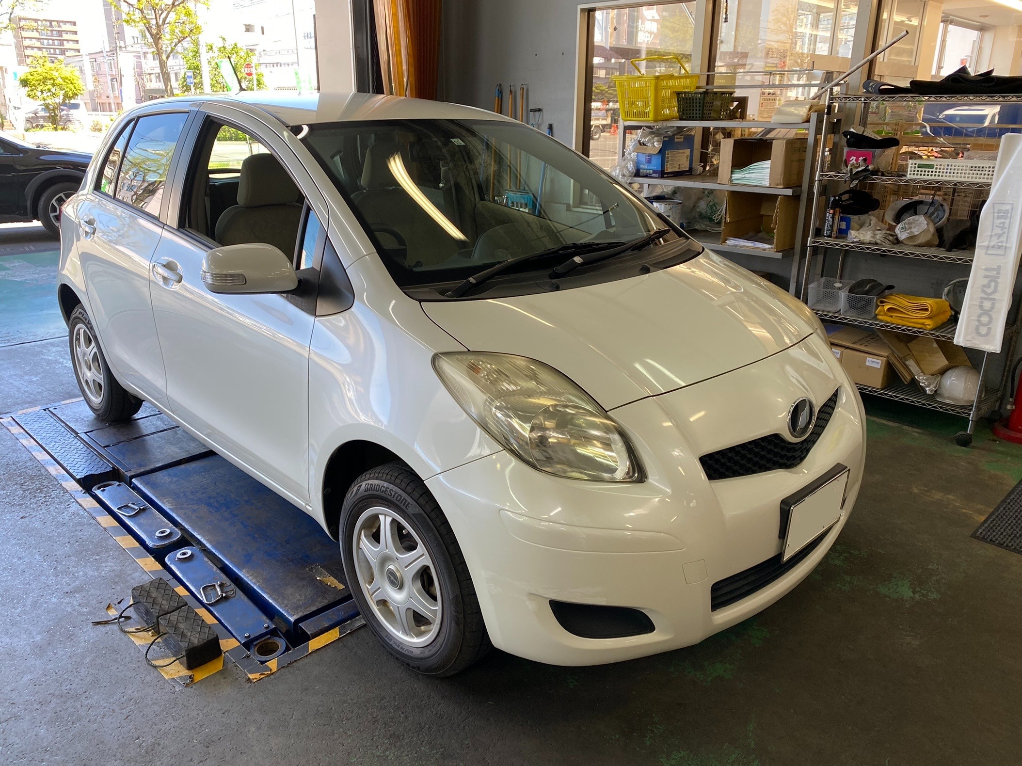 トヨタ ヴィッツ(NCP95)にドライブレコーダー取り付け！ | 店舗おススメ情報 | タイヤ館 桑園（北海道）