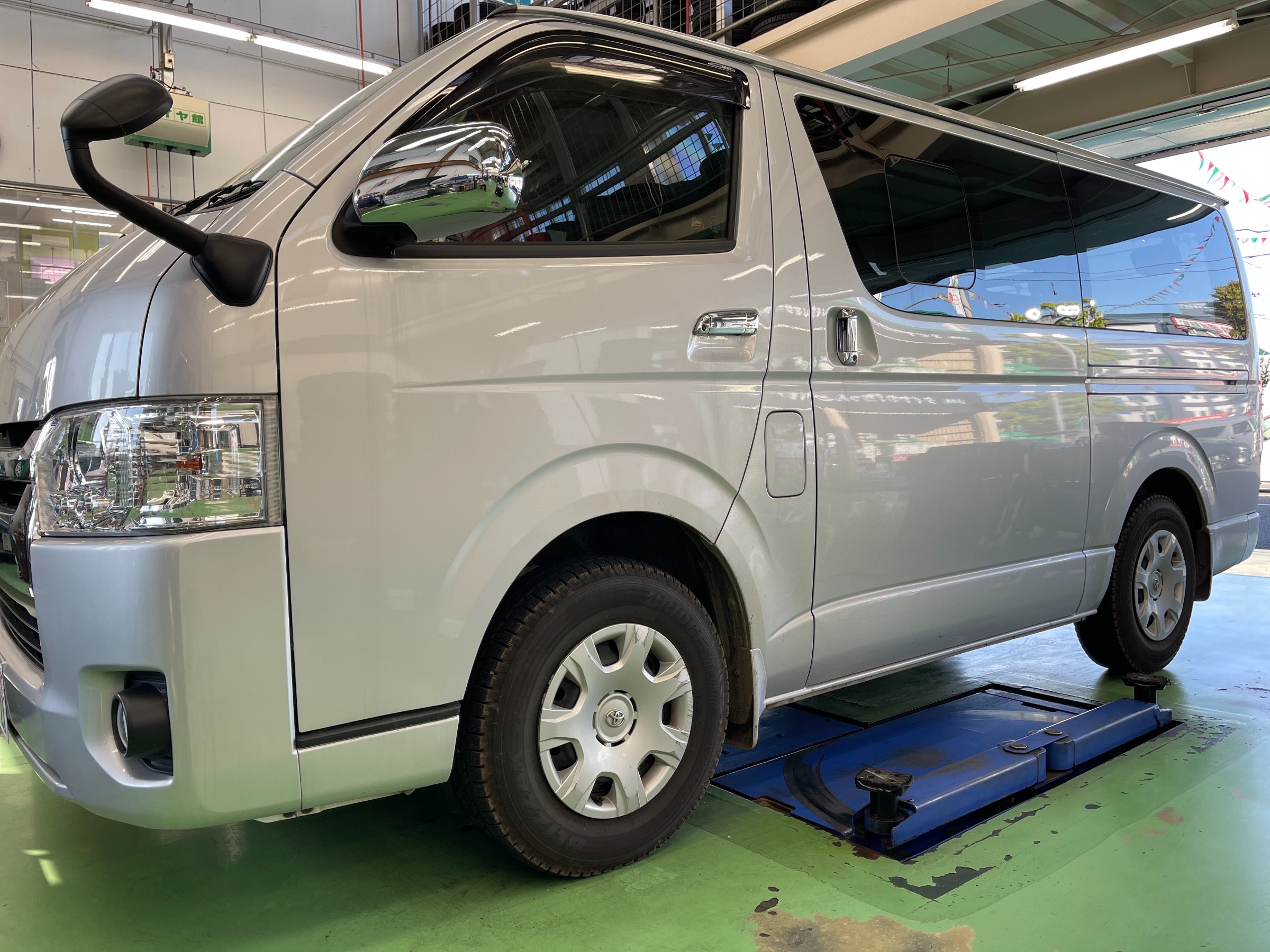 【トヨタ TRH200V ハイエース】タイヤホイールセット | 店舗おススメ情報 | タイヤ館 阿見（茨城県）