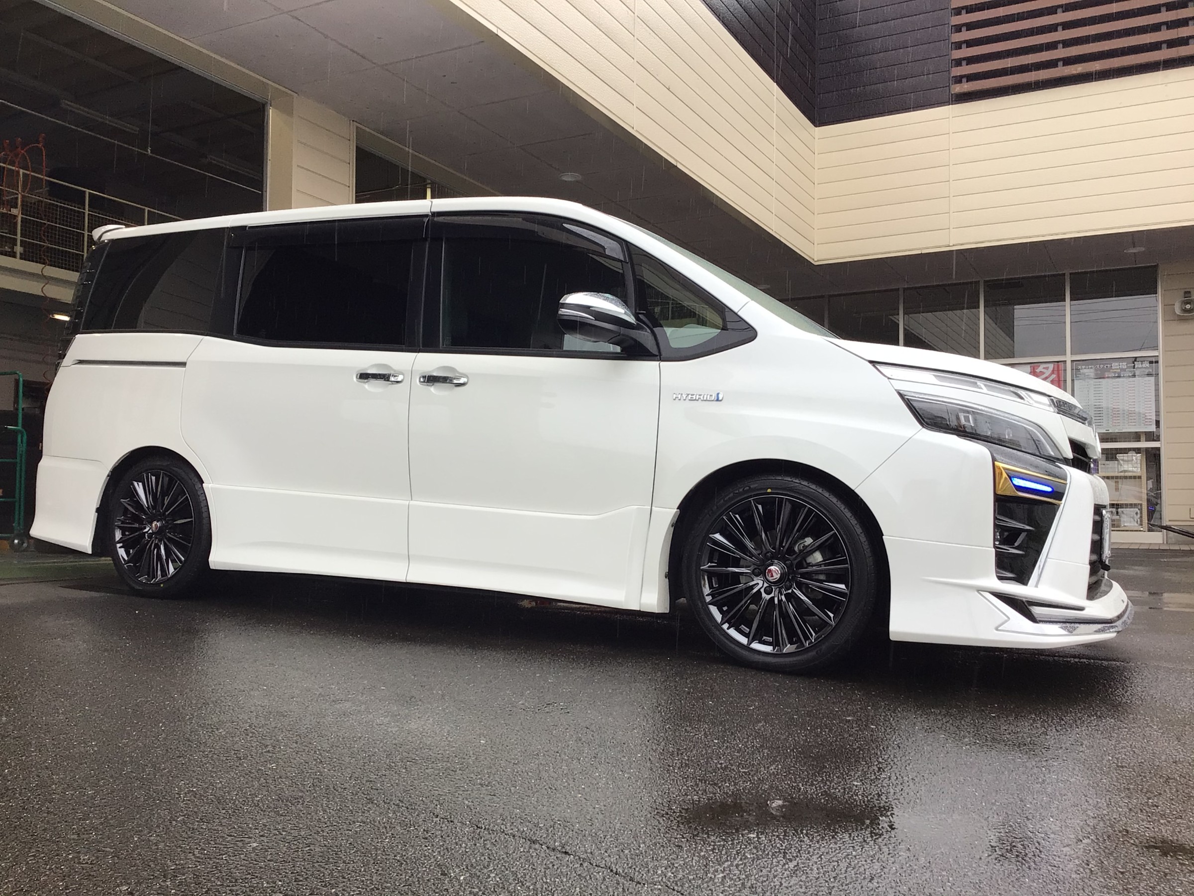 RAYS "STRATAGIA VOUGE 10th Anniversary Limited" 80VOXY装着！！ | 店舗おススメ情報 | タイヤ館 中山（宮城県）