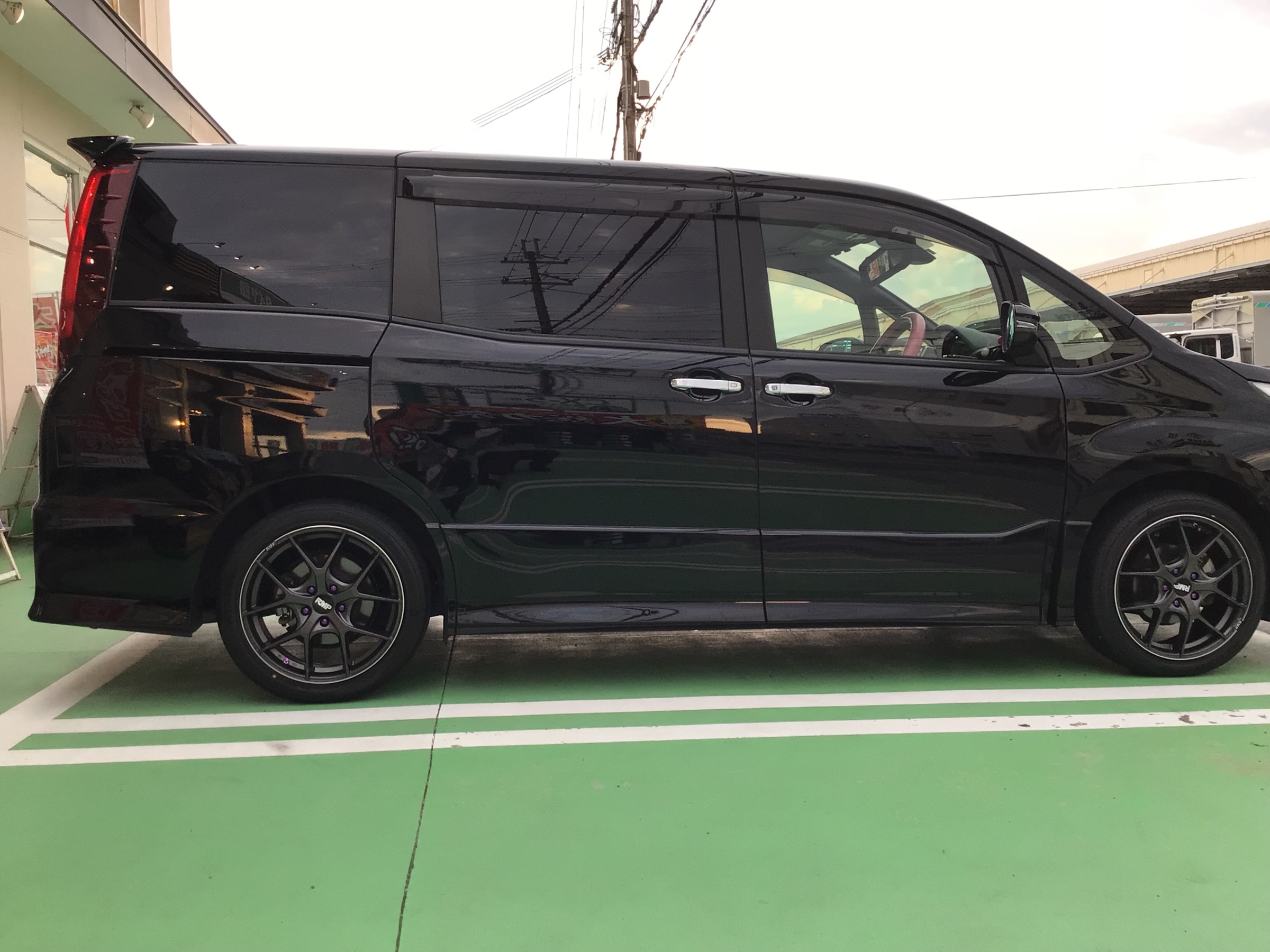 VOXY（ZRR80） ホイールドレスアップ | 店舗おススメ情報 | タイヤ館 彦根（滋賀県）