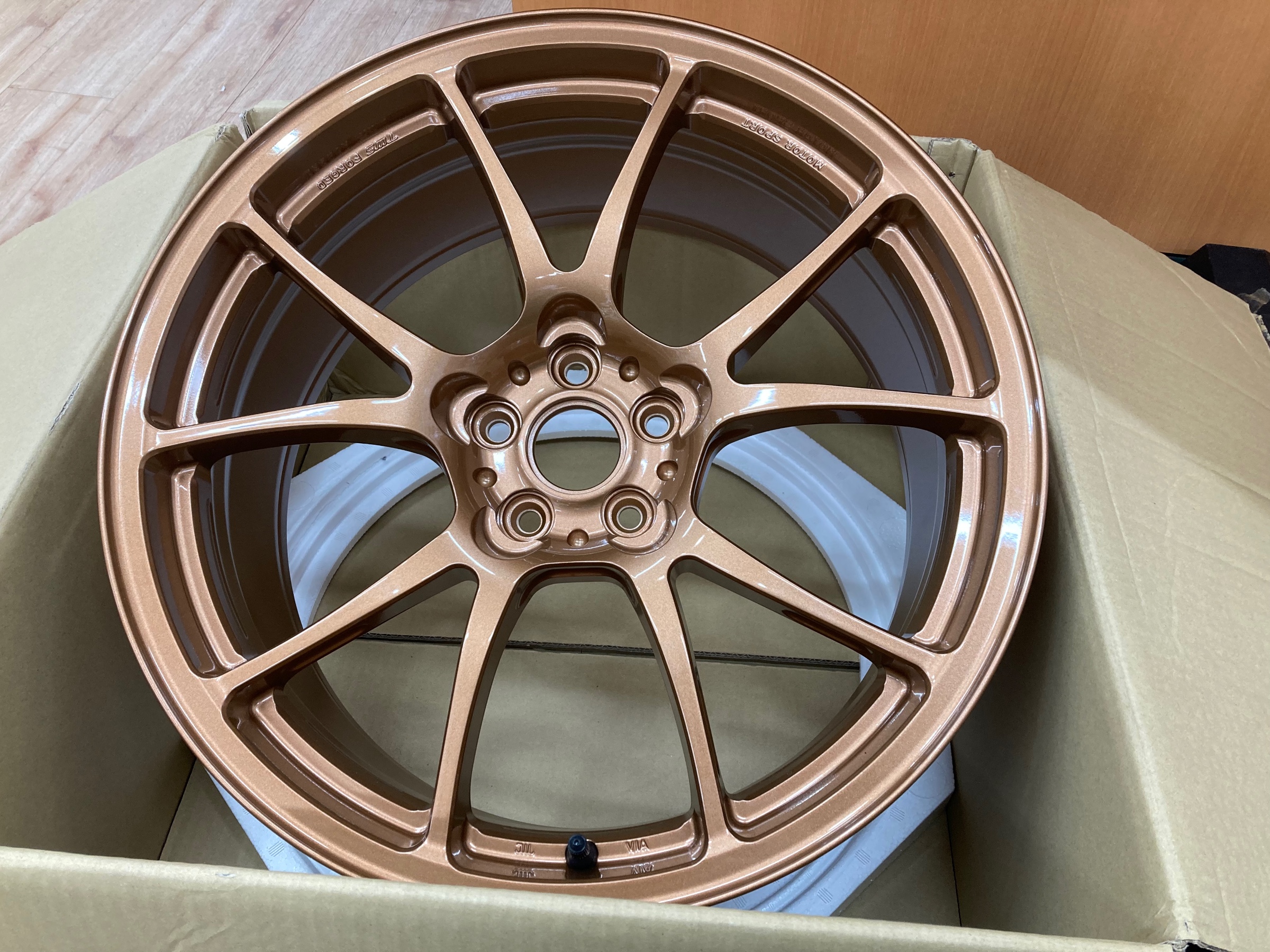 TWS T66F 限定カラー発売中 | 店舗おススメ情報 | タイヤ館 府中（東京都）