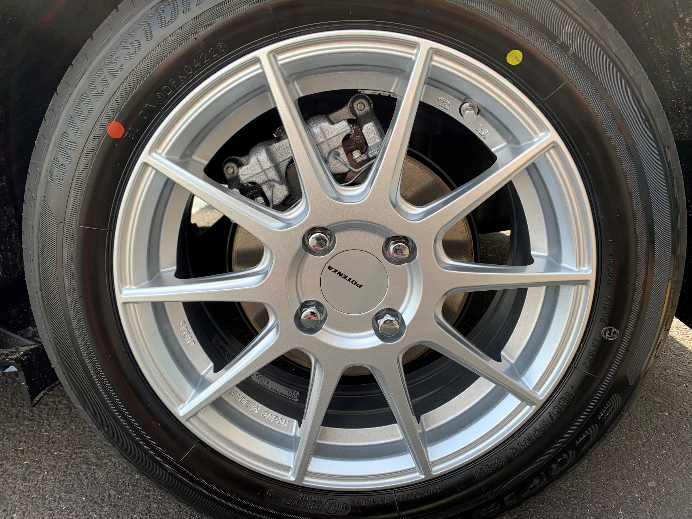 フィット ポテンザSW010取付 | 店舗おススメ情報 | タイヤ館 出雲（島根県） | タイヤからはじまる、トータルカーメンテナンス タイヤ館グループ