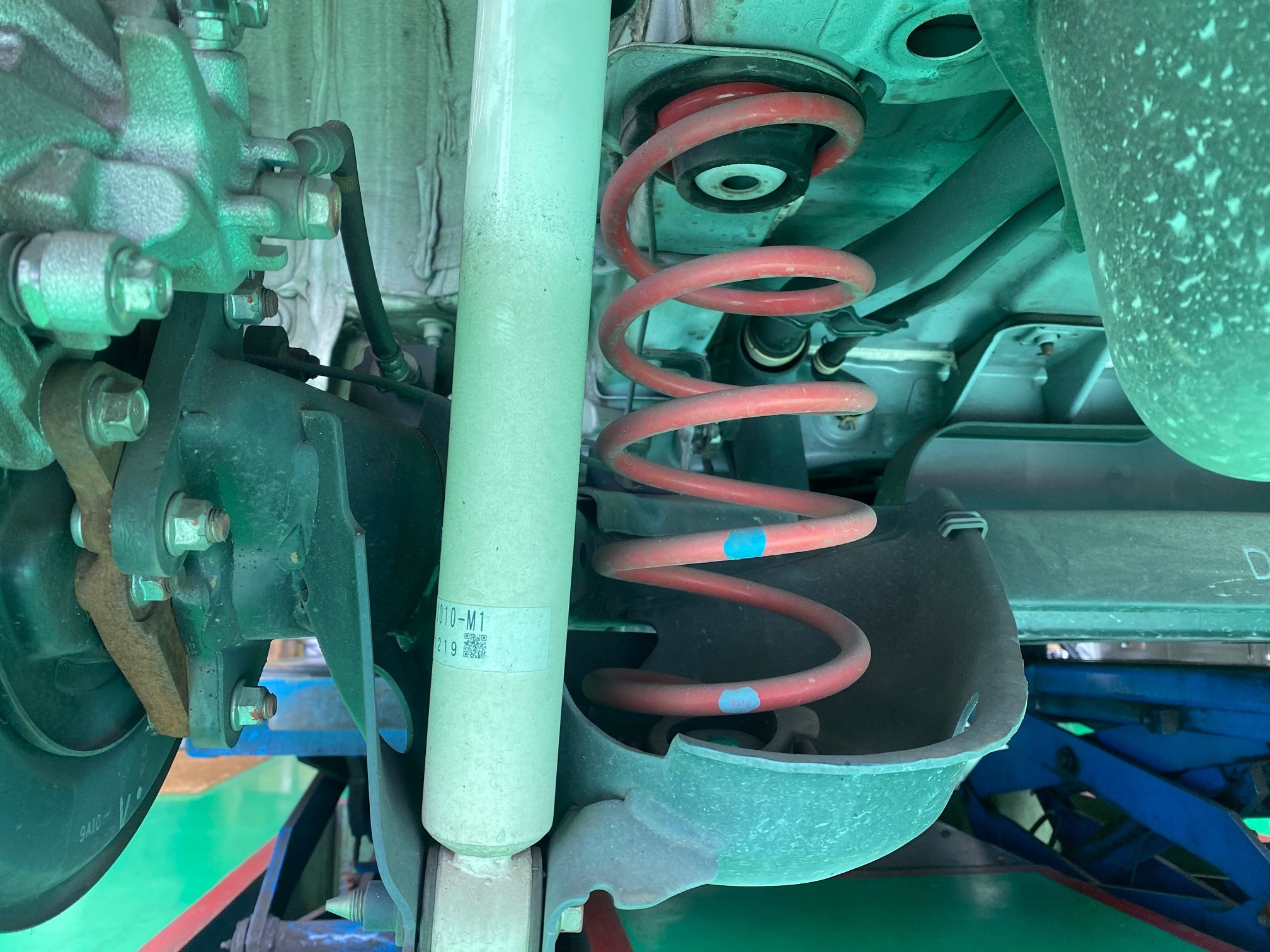 ホンダ フリードHV（GB7） TEIN ハイテク ダウンスプリング 交換 | 店舗おススメ情報 | タイヤ館 瀬谷（神奈川県）