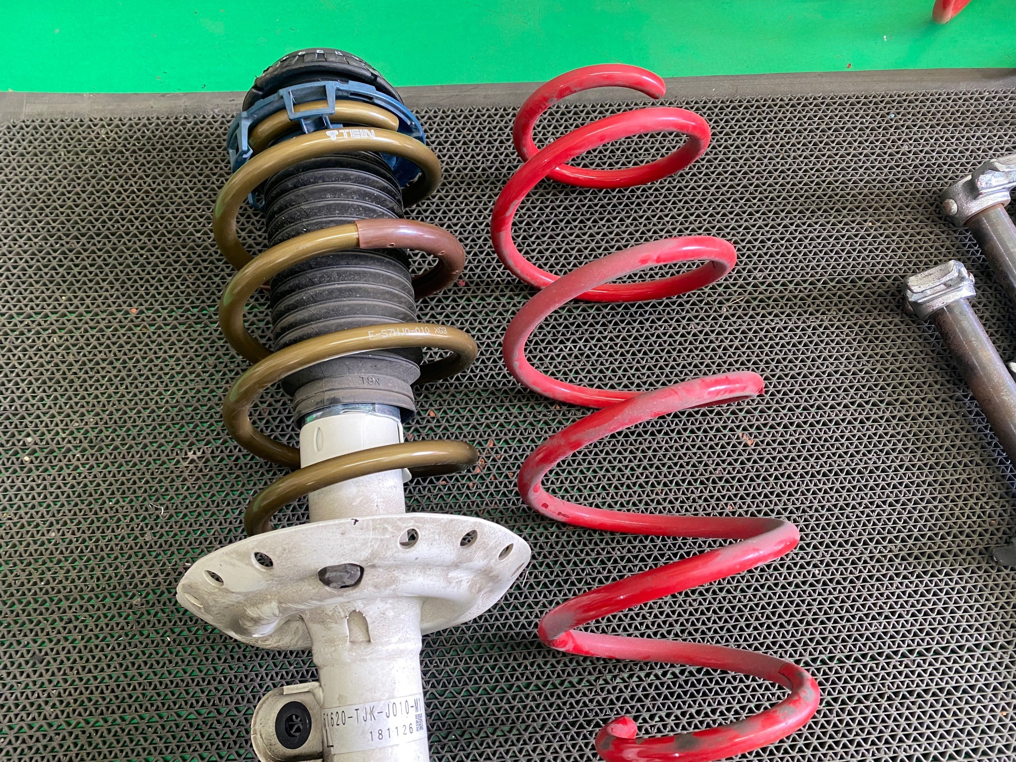 ホンダ フリードHV（GB7） TEIN ハイテク ダウンスプリング 交換 | 店舗おススメ情報 | タイヤ館 瀬谷（神奈川県）