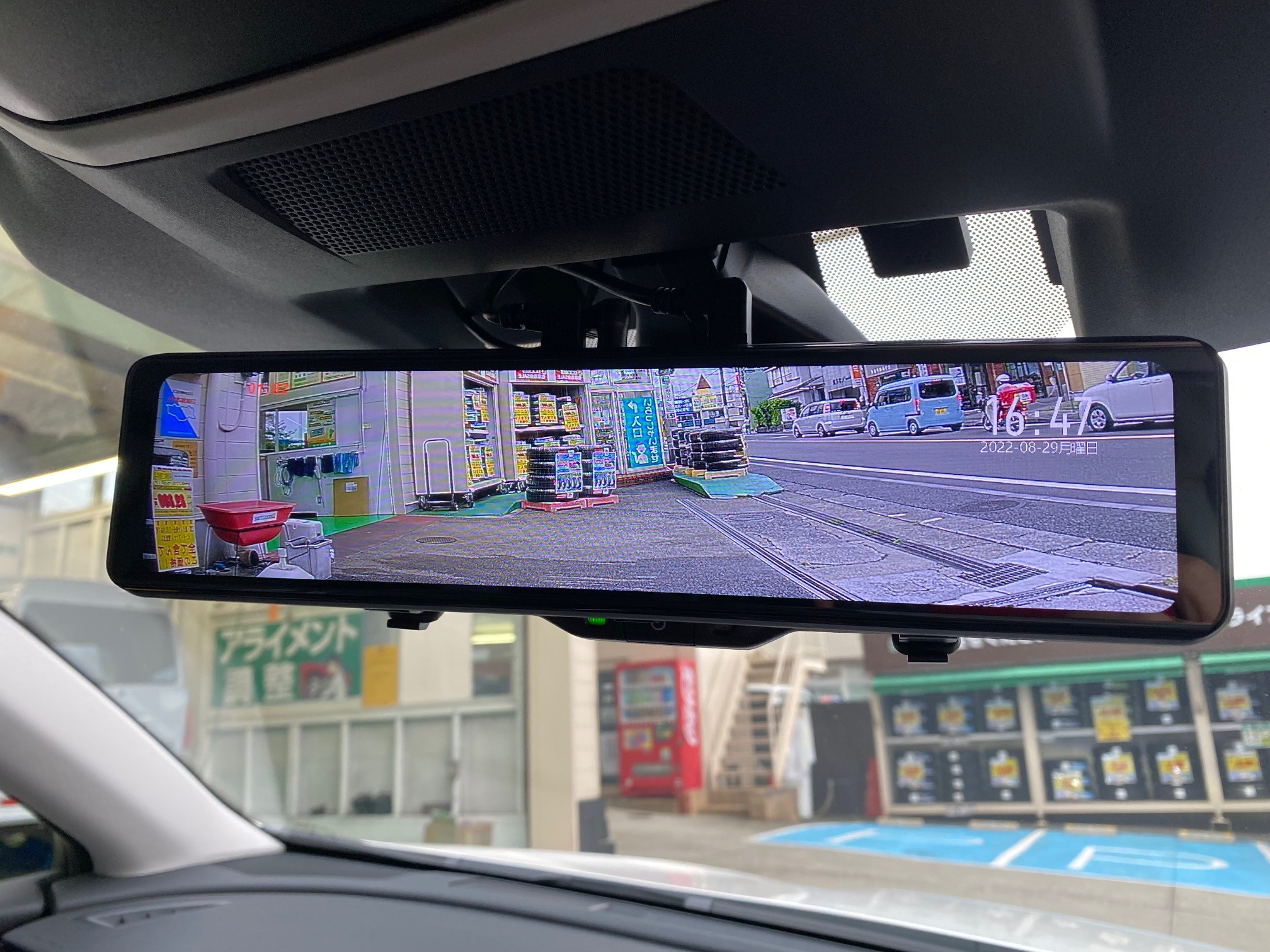 スバル アウトバック サブロクシステム デジタルルームミラー 取付 | 店舗おススメ情報 | タイヤ館 瀬谷（神奈川県）