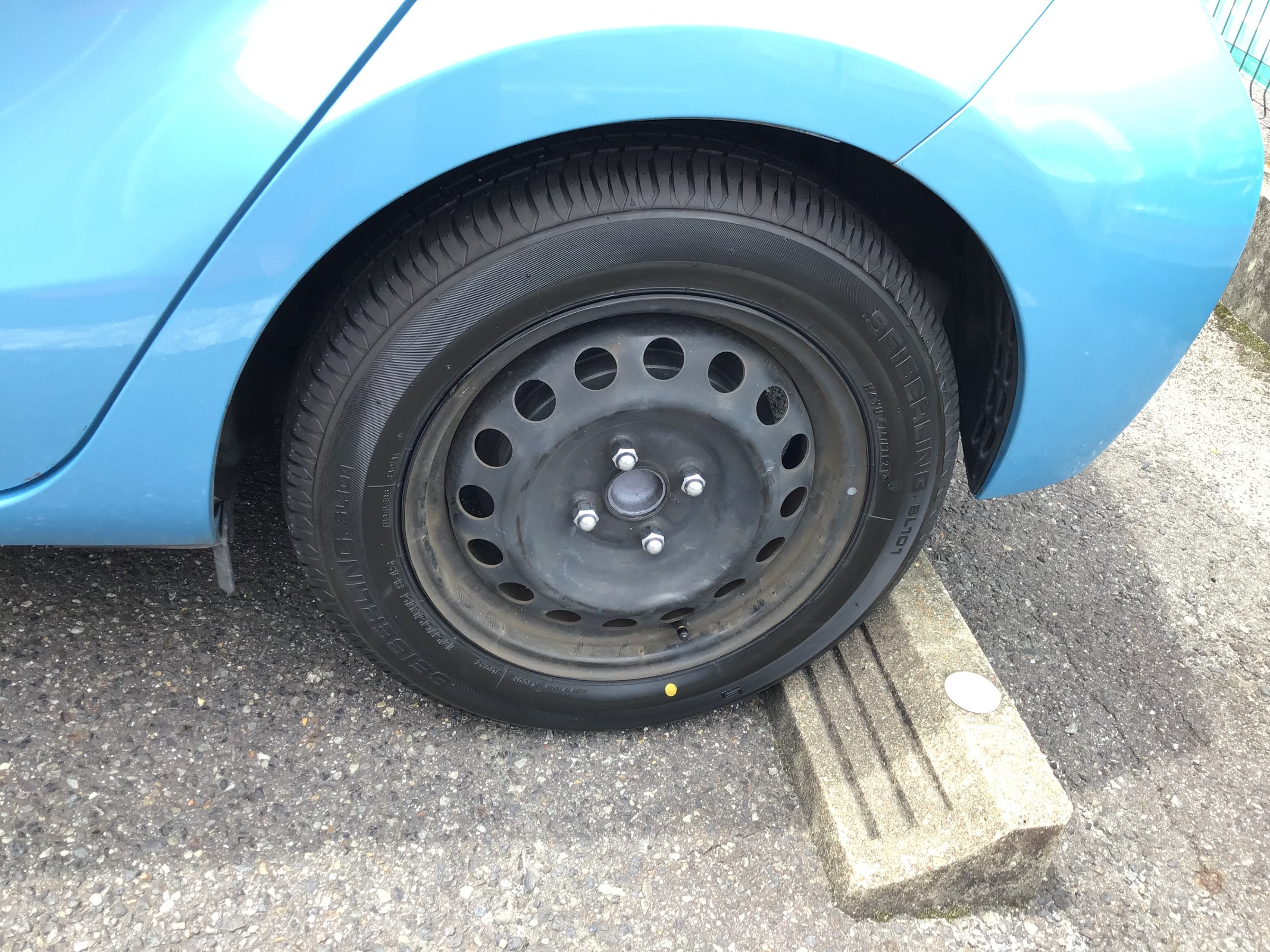 【トヨタ・アクア・NHP10】お値打ちタイヤへ交換♪ | 店舗おススメ情報 | タイヤ館 ｸﾞﾘｰﾝﾛｰﾄﾞ（愛知県）