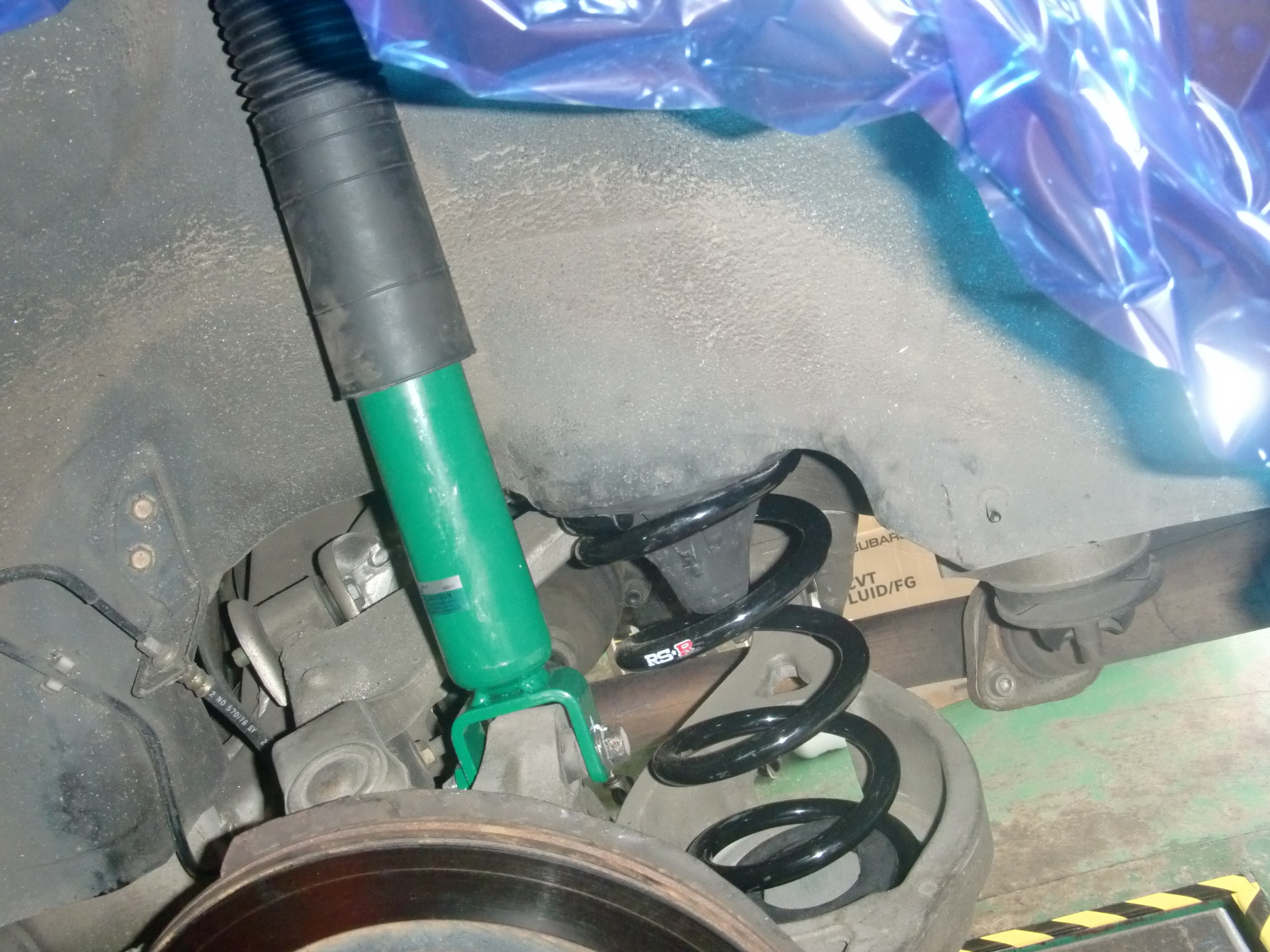 Z33型フェアレディZ、ダウンサス＆ショックアブソーバーの交換！ | 店舗おススメ情報 | タイヤ館 おゆみ野（千葉県）