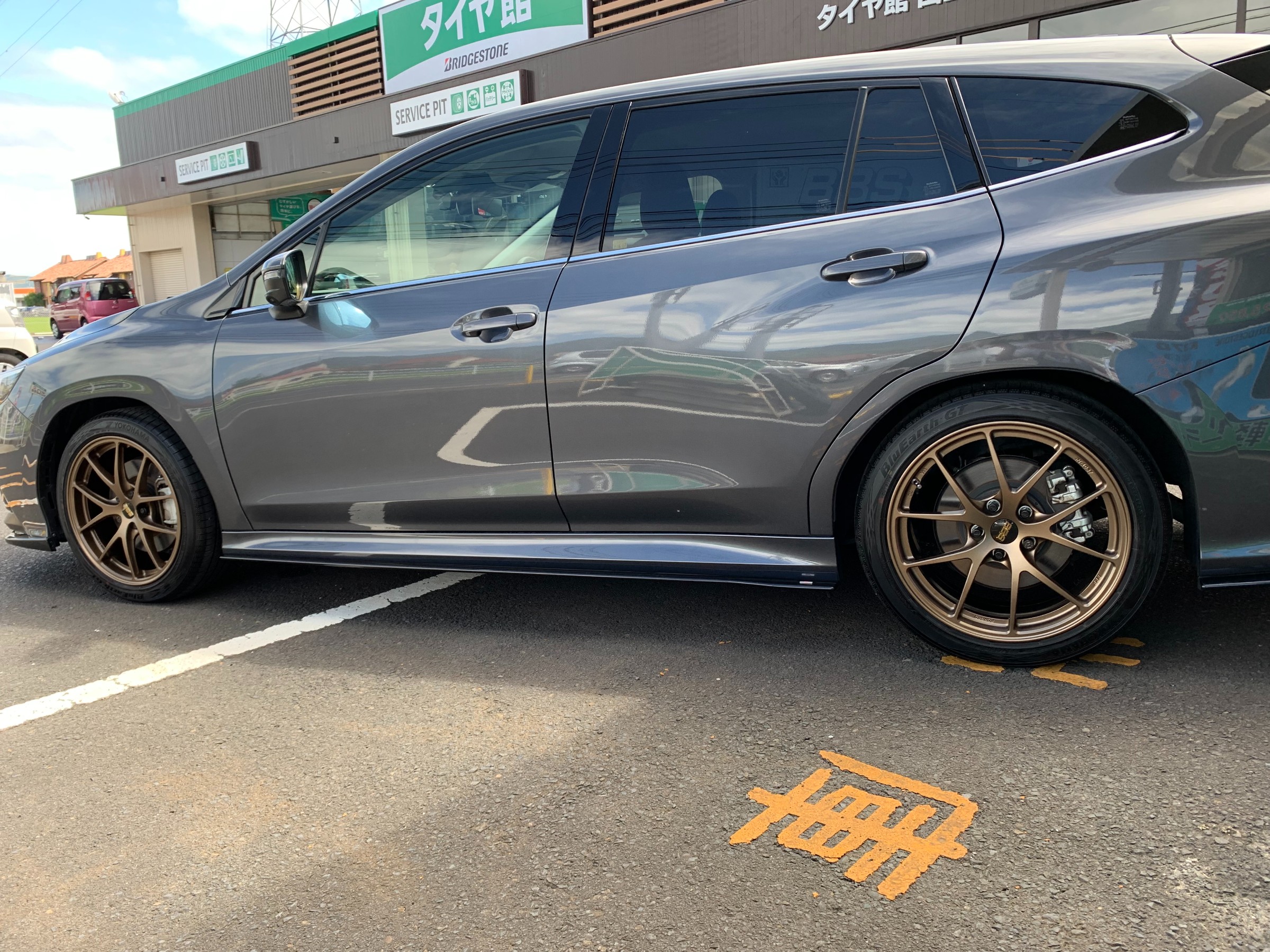 レヴォーグ BBS RI-A装着 | サービス事例 | タイヤ館 出雲 | タイヤからはじまる、トータルカーメンテナンス タイヤ館グループ