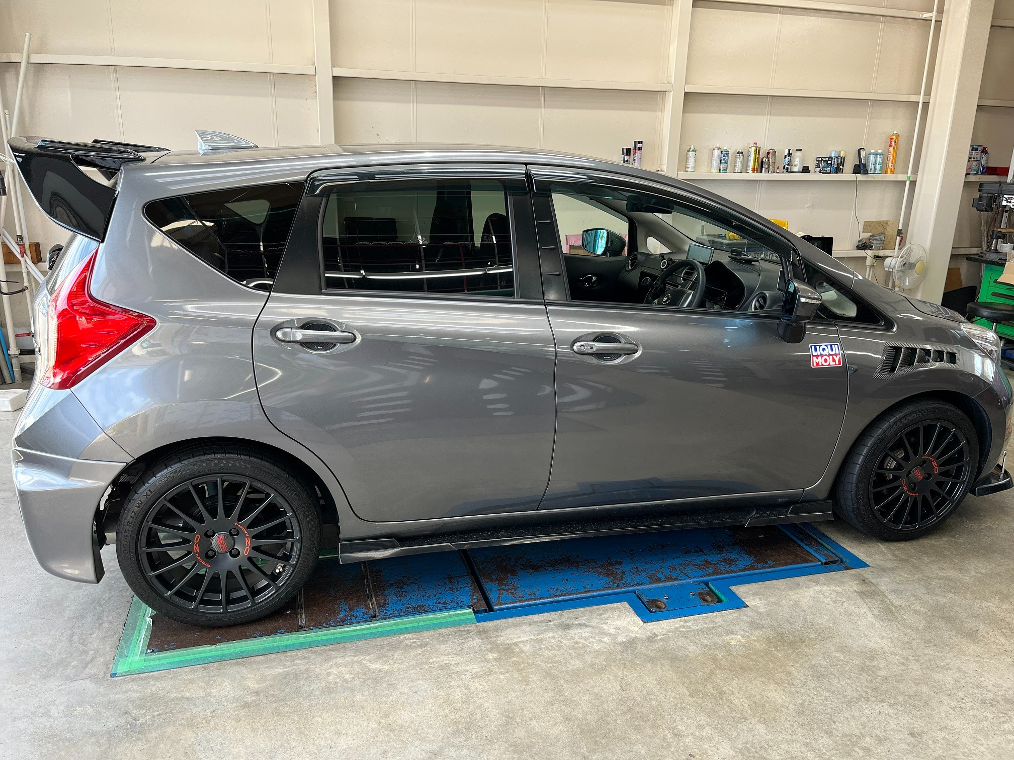 NOTE IMPULリアハーフスポイラー取付＆OZ･RACINGホイール交換 | 店舗おススメ情報 | タイヤ館 金沢東（石川県）