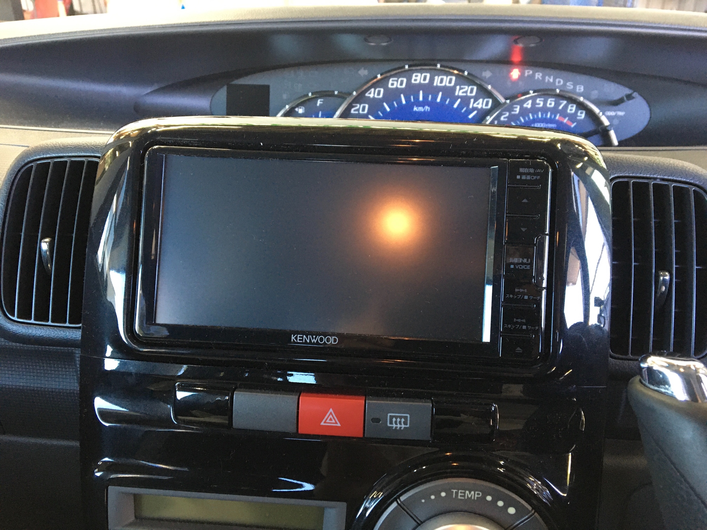 【ダイハツ・タント・L375S】 ナビ取り付け | ダイハツ タント AV&ナビ機器 カー用品取付 > AV商品取付 | サービス事例 | タイヤ館 うしく上柏田 | 茨城県のタイヤ、カー用品 ...