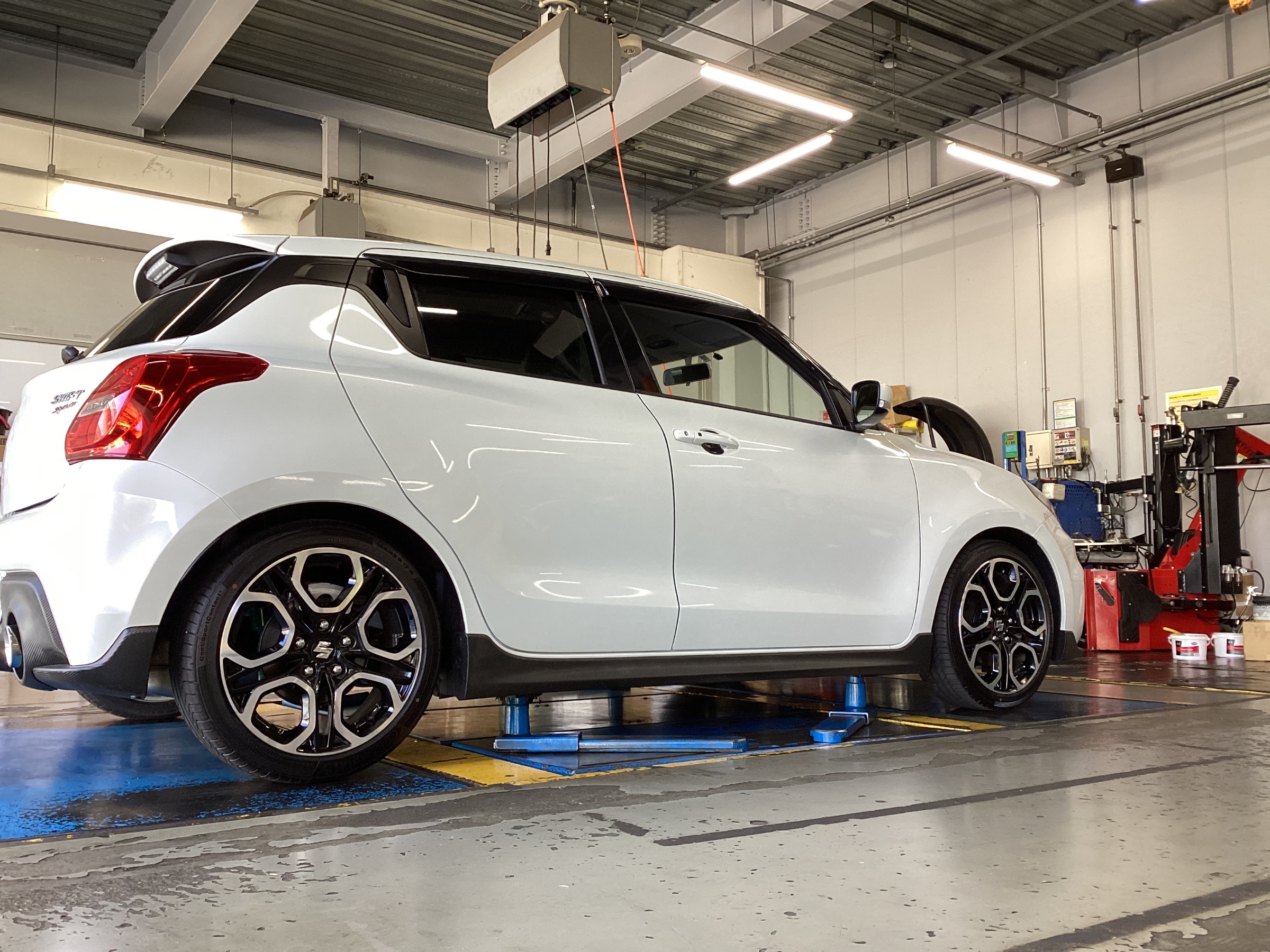 SUZUKI スイフトスポーツ エンケイPF09交換 | 店舗おススメ情報 | タイヤ館 多摩センター（東京都）