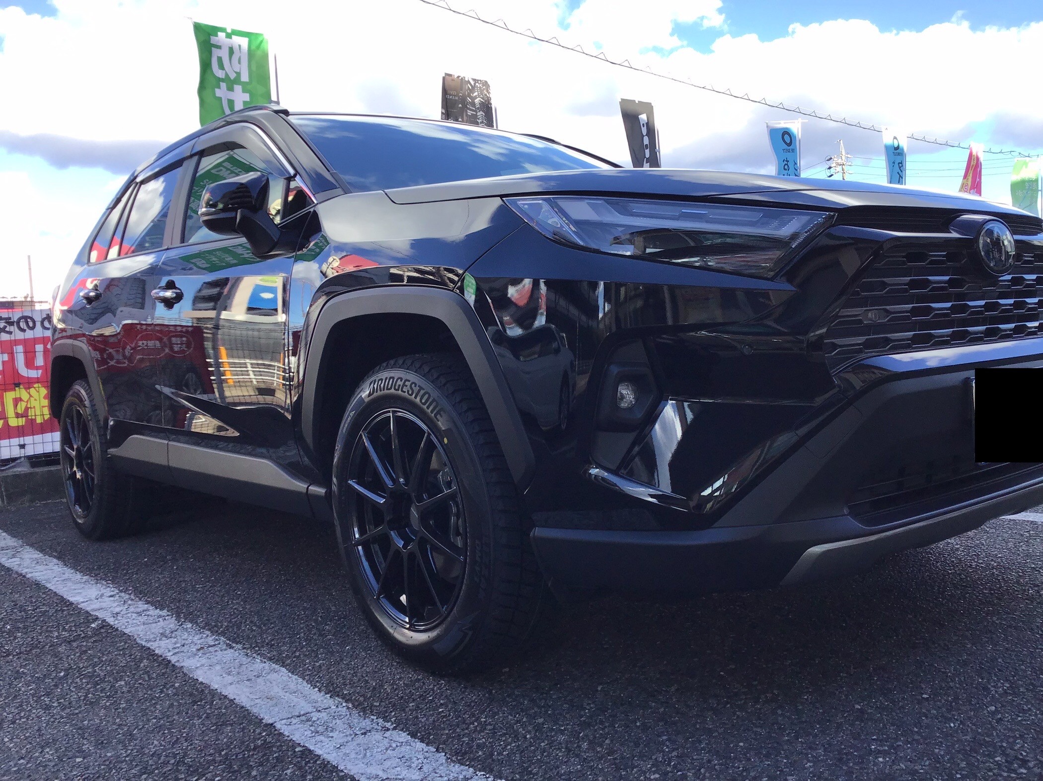 【トヨタ・RAV4】ブリザックDM-V3とホイールセットでオシャレに♪ | 店舗おススメ情報 | タイヤ館 ｸﾞﾘｰﾝﾛｰﾄﾞ