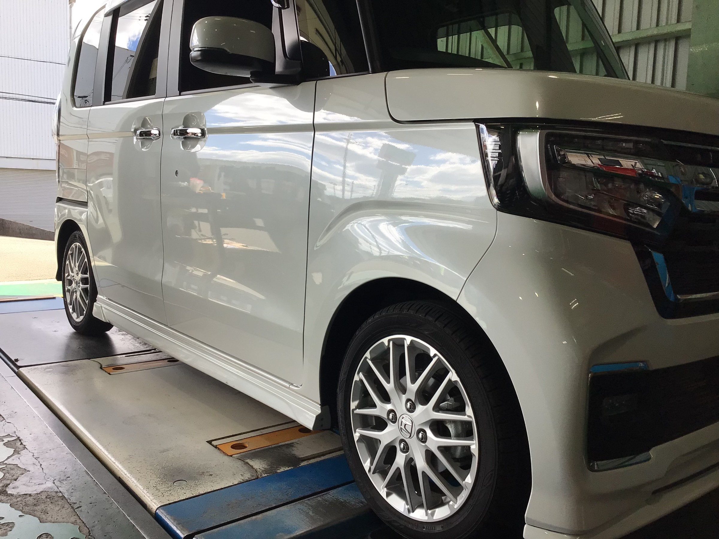 ホンダ N-BOX JF3ホイール交換！！ | ホンダ N-BOXカスタム ホイール タイヤ・ホイール関連 > タイヤ・ホイール交換 ...