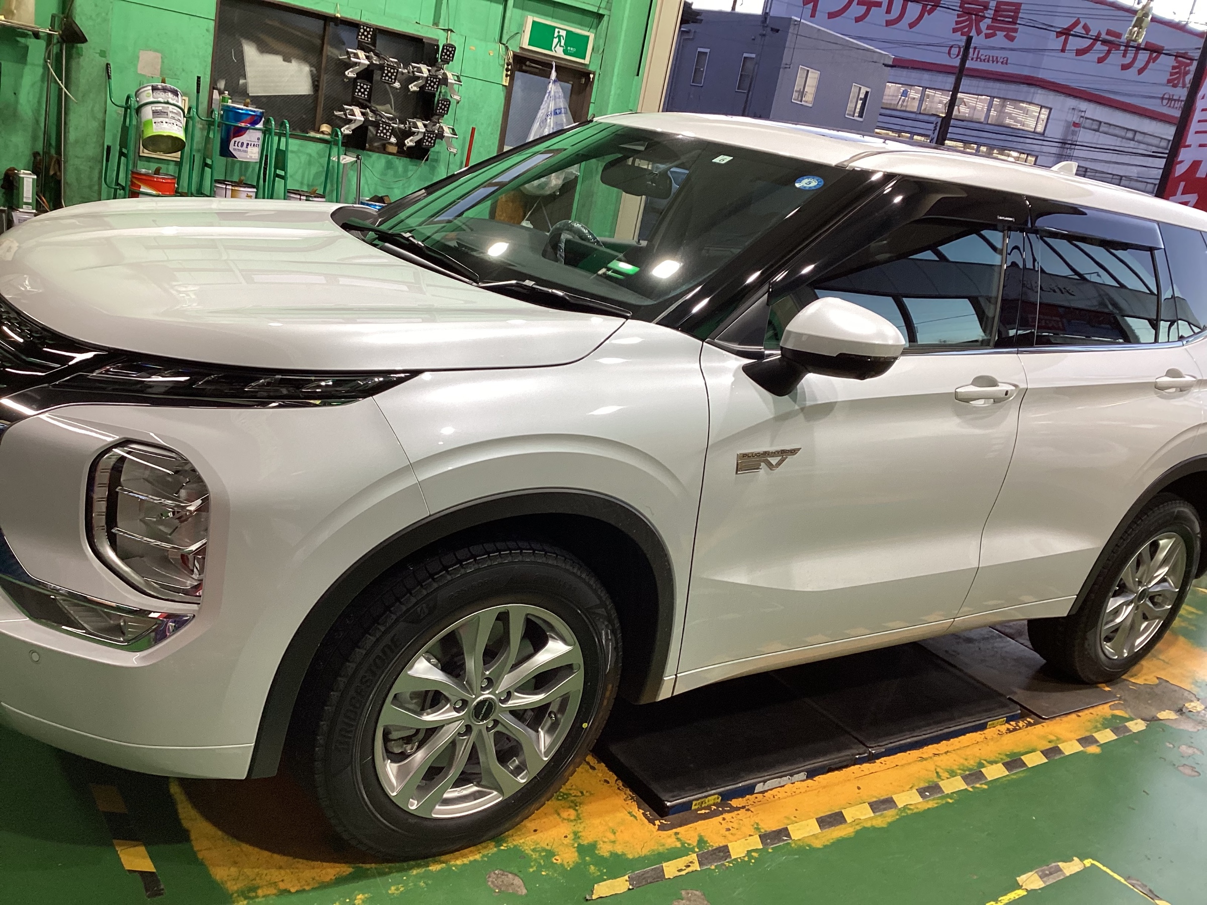 ミツビシ・新型アウトランダーPHEV 18インチ スタッドレスタイヤ＆アルミホイールセット取付♪ | 店舗おススメ情報 | タイヤ館 所沢（埼玉県）
