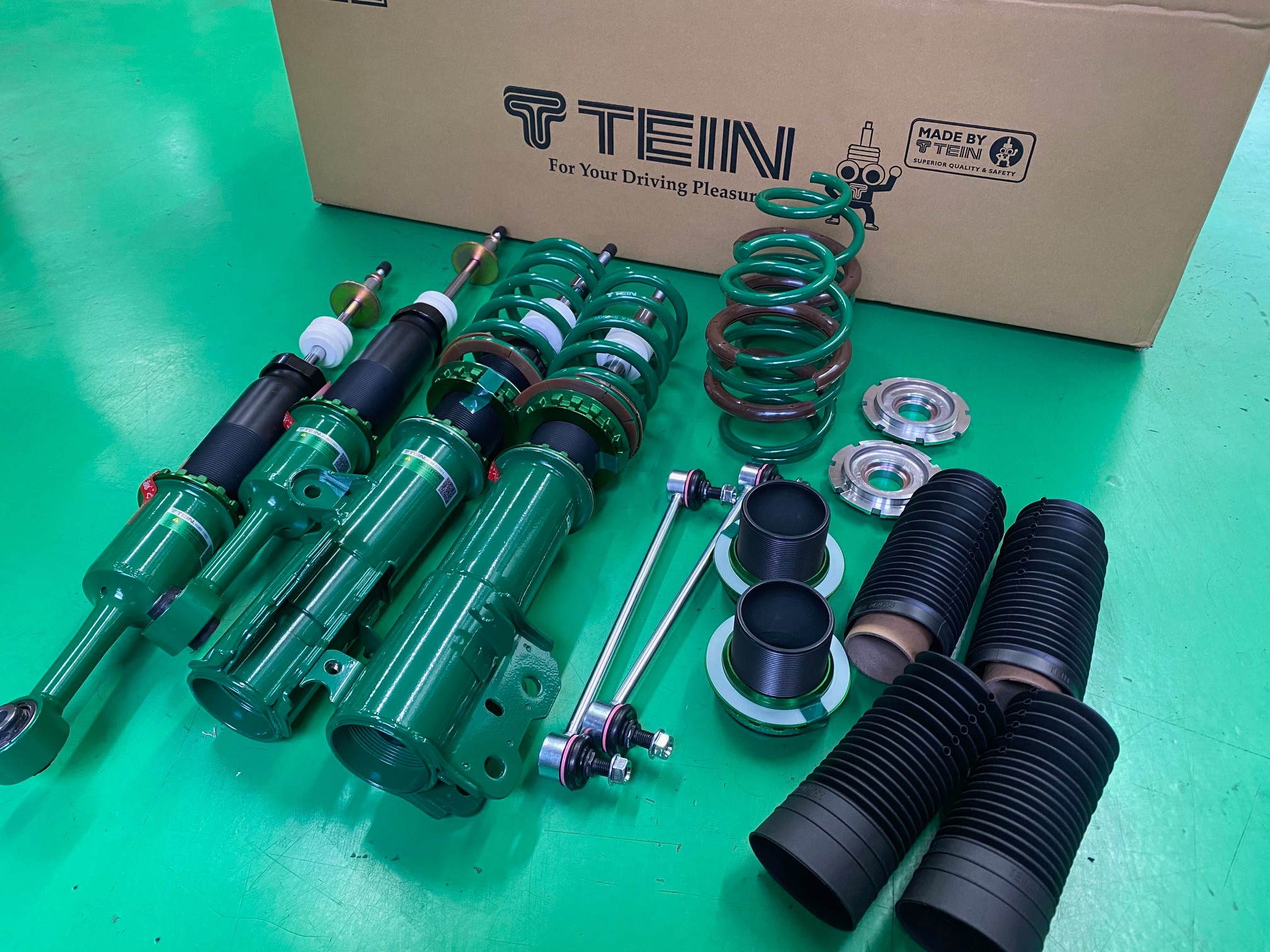 スズキ スイフト（ZC33） TEIN 車高調 フレックスZ 取付 | 店舗おススメ情報 | タイヤ館 瀬谷（神奈川県）