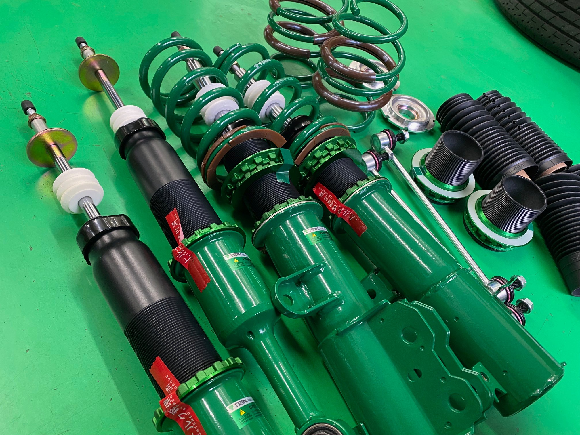 スズキ スイフト（ZC33） TEIN 車高調 フレックスZ 取付 | 店舗おススメ情報 | タイヤ館 瀬谷（神奈川県）