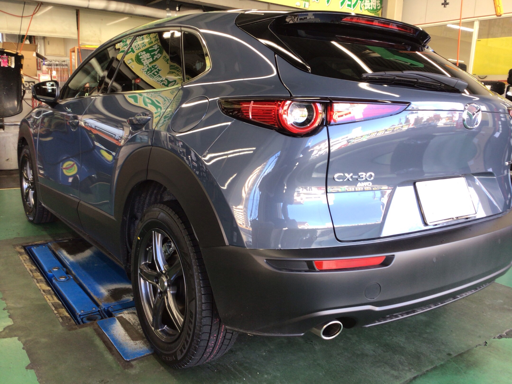 スタッドレスタイヤホイールセット交換作業（ブリヂストン ブリザックVRX3） マツダ・CX–30 | 店舗おススメ情報 | タイヤ館 安城