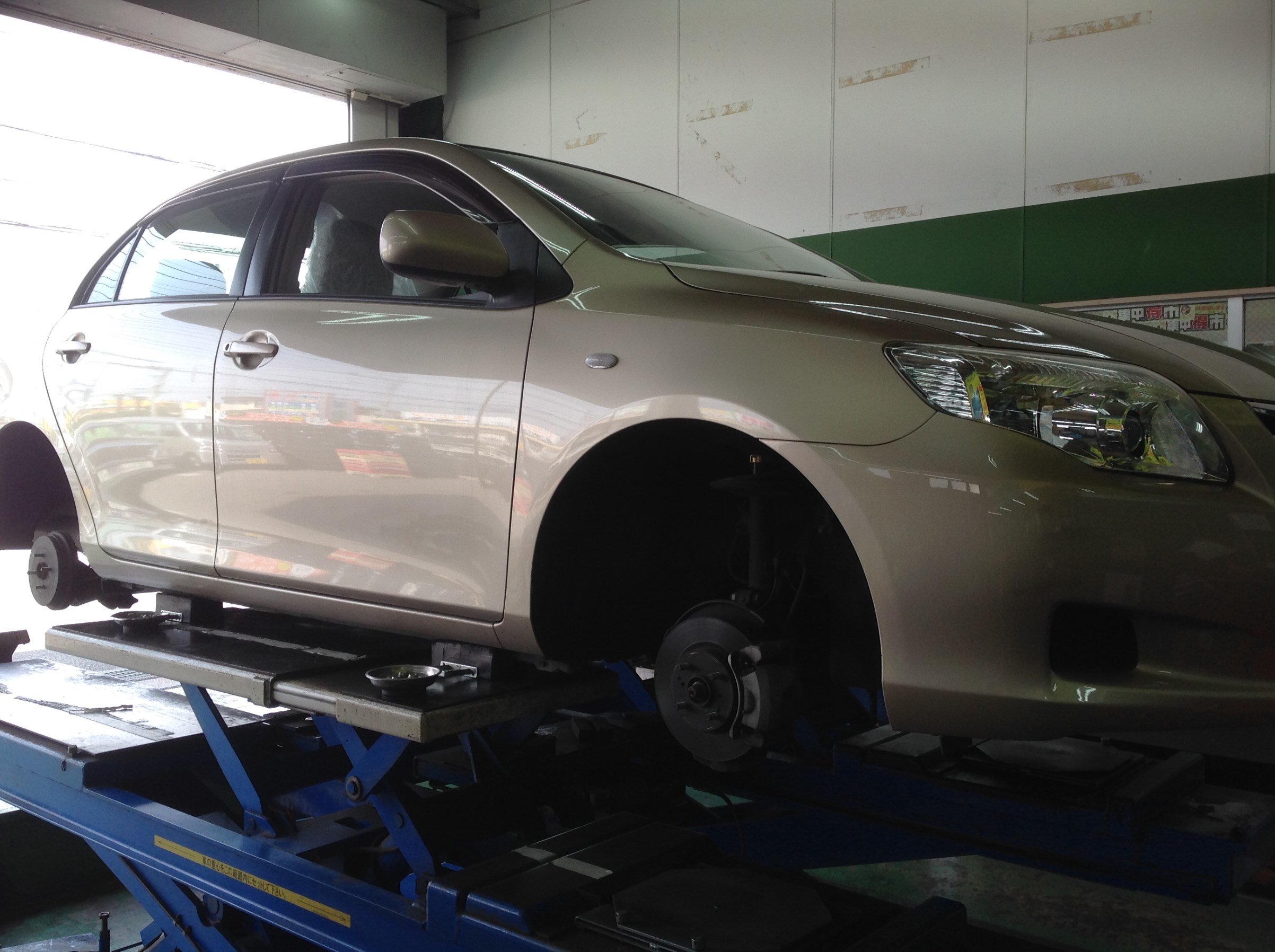 トヨタ「カローラアクシオ NZE141」のタイヤ交換＆アライメント | 店舗おススメ情報 | タイヤ館 東船橋