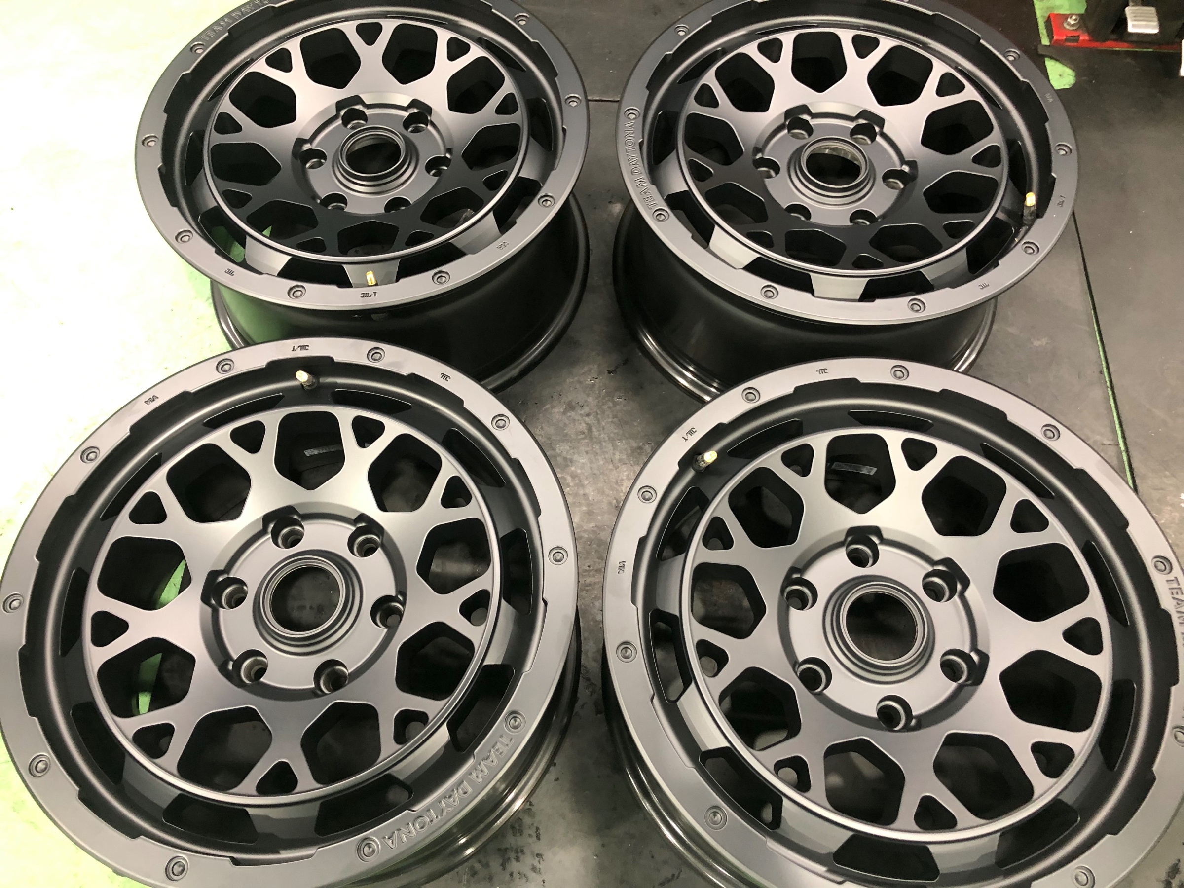 RAYS TEAM DAYTONA M9 BEPカラー17インチ入荷♪ | 店舗おススメ情報 | タイヤ館 堺北（大阪府）