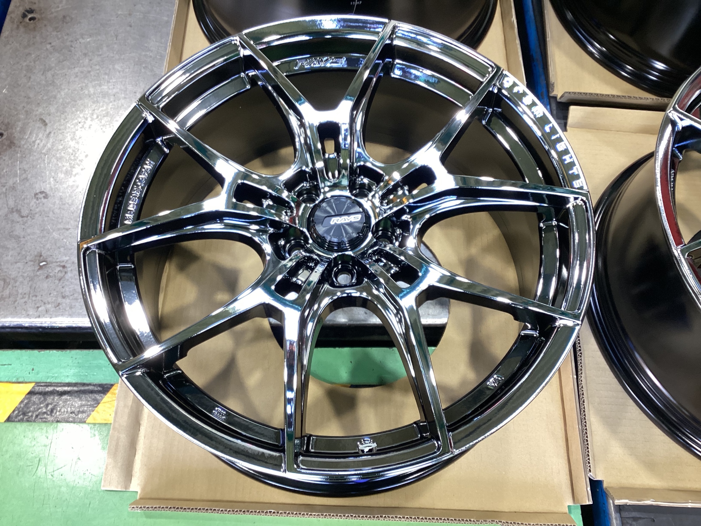 じゃじゃ～ん(≧ ≦)RAYS 57FXZ アルミホイール入荷しましたよ♪ | 店舗おススメ情報 | タイヤ館 吹田