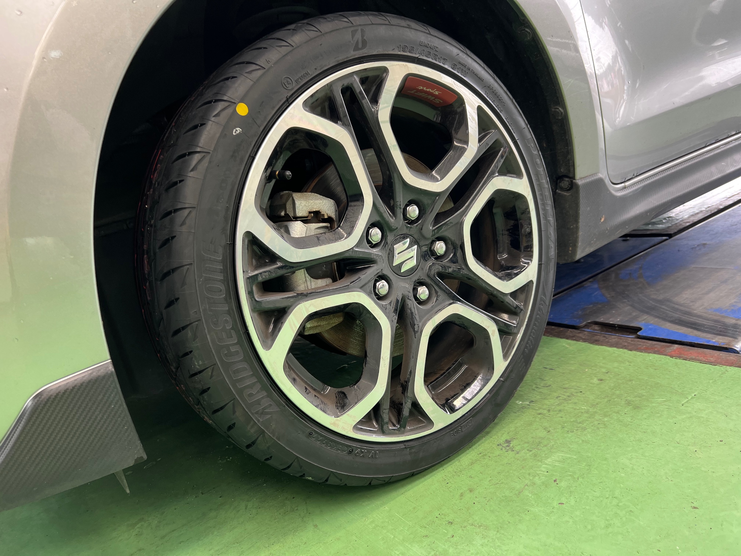 【SUZUKI・スイフトスポーツ・ZC33S】タイヤ交換 | 店舗おススメ情報 | タイヤ館 阿見（茨城県）