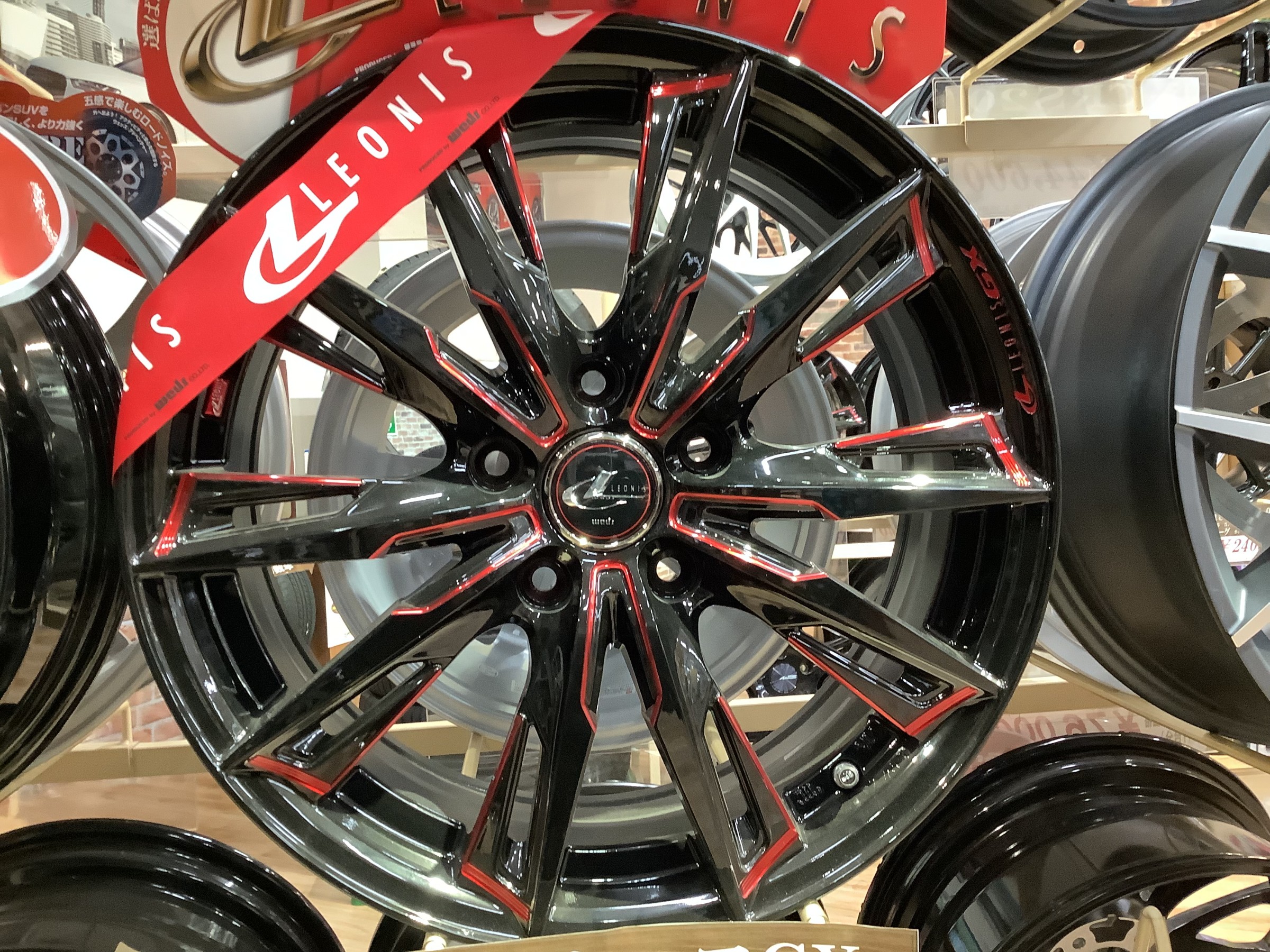 Weds LEONIS GX 展示してます | ホイール | サービス事例 | タイヤ館 小松川 | 東京都のタイヤ、カー用品ショップ タイヤからはじまる、トータルカーメンテナンス タイヤ館グループ