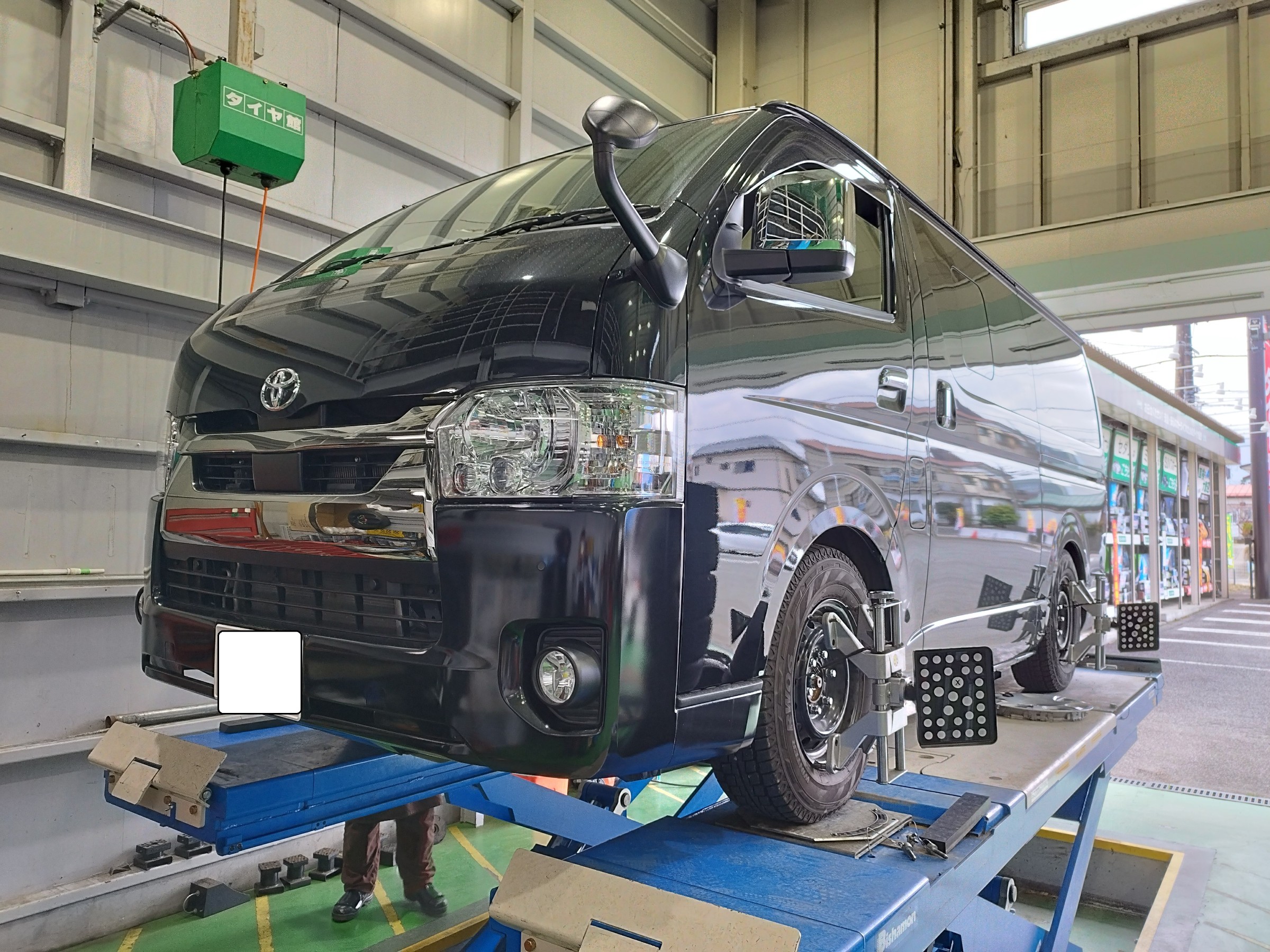 トヨタ ハイエース KDH206型 アライメント調整 | 店舗おススメ情報 | タイヤ館 吉田（山梨県）