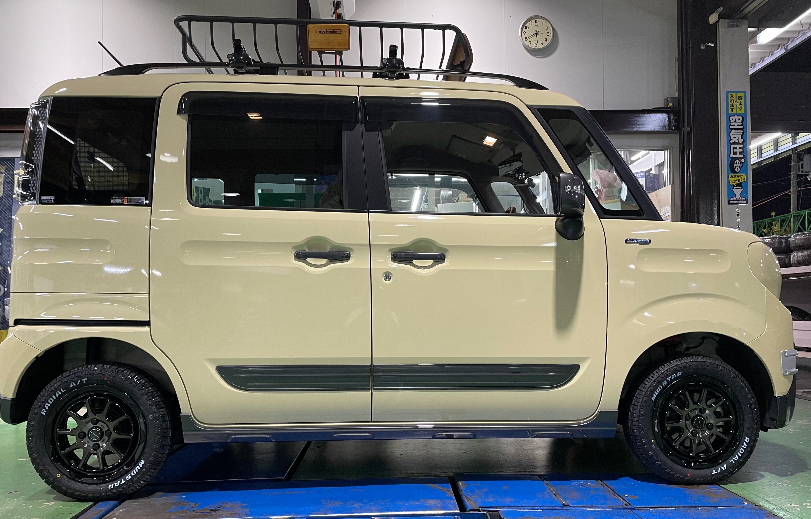 スペーシアギア MK53S 4WD リフトアップ ホイール交換 | 店舗おススメ情報 | タイヤ館 さつま泉北（大阪府）