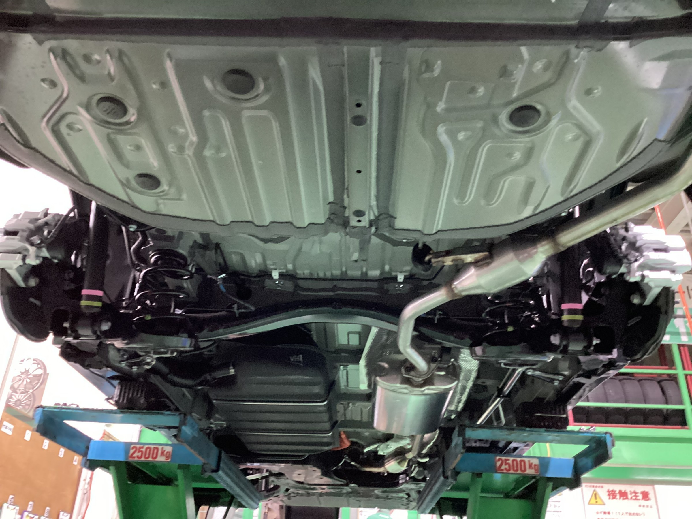 トヨタ ヴォクシー 下回り防錆コーティング施工！！ | 店舗おススメ情報 | タイヤ館 相模原（神奈川県）