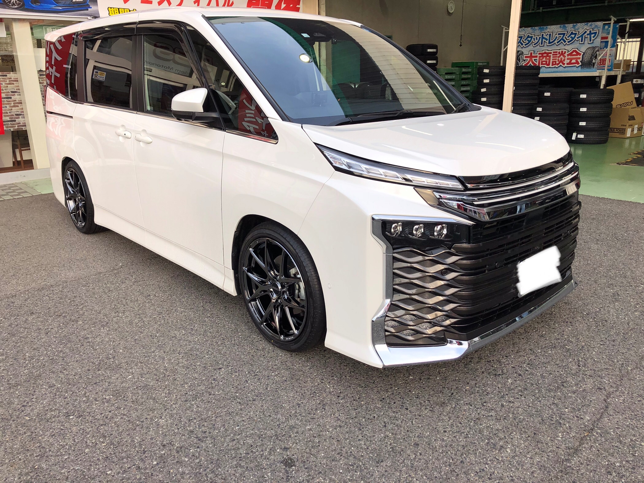 90VOXYにRS-RダウンサスTi2000＆RAYS VERSUS VV21S YNJ カラー19インチ取り付け♪ | 店舗おススメ情報 | タイヤ館 堺北（大阪府）