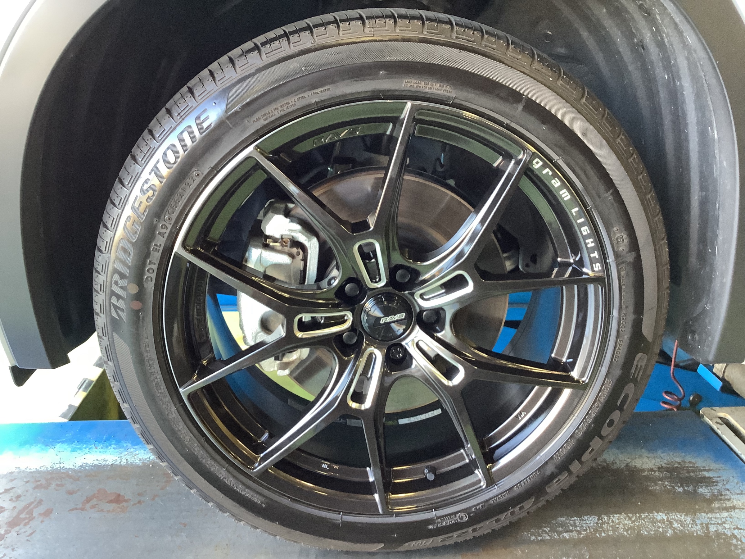 ★アウトランダーPHEV★RAYS★グラムライツ★ドレスアップ★ | 店舗おススメ情報 | タイヤ館 GP大阪箕面（大阪府）