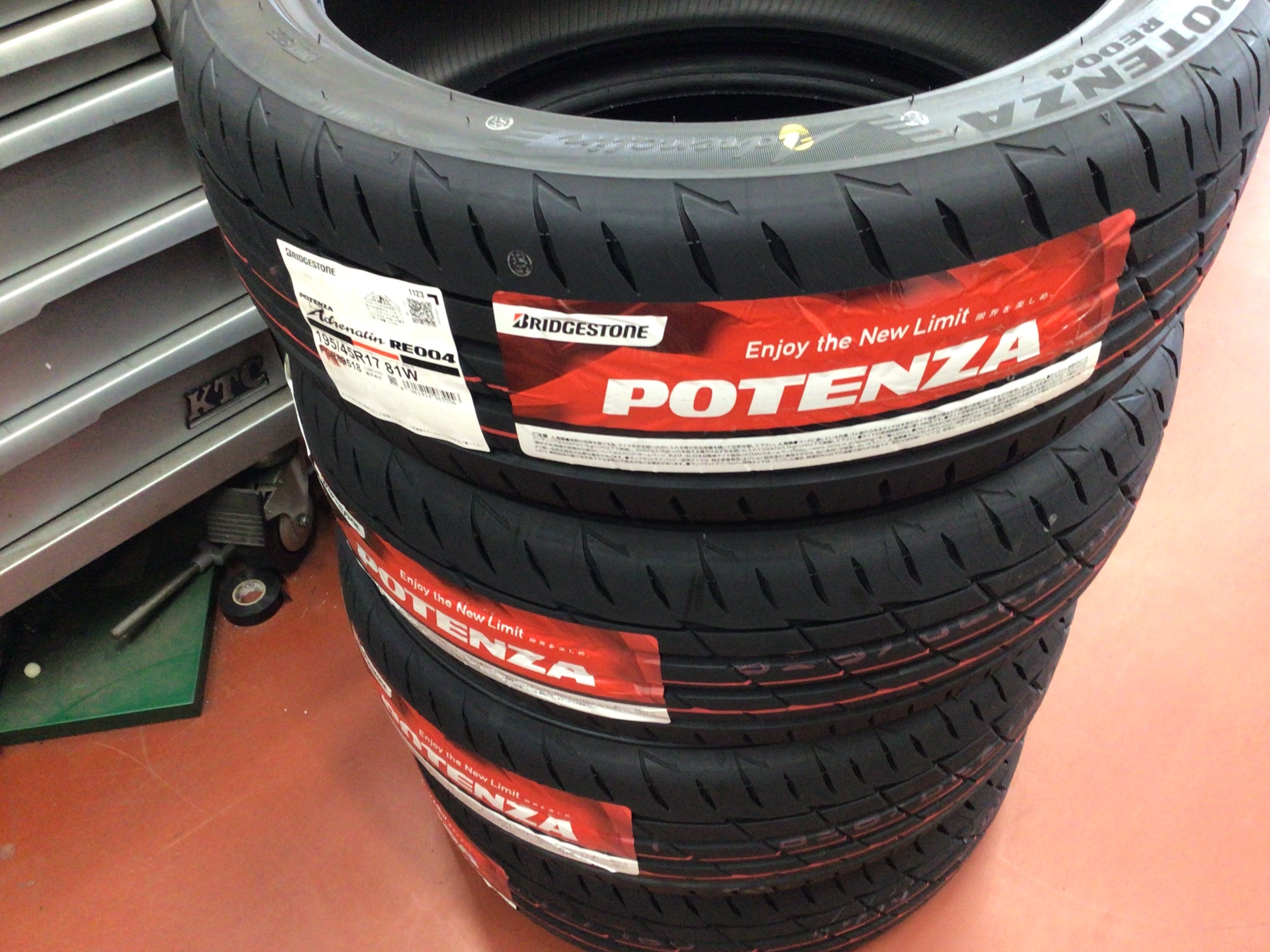 SUZUKI・スイフトスポーツ ZC32S・タイヤ交換・POTENZA RE004 195/45R17 | 店舗おススメ情報 | タイヤ館 水戸河和田（茨城県）