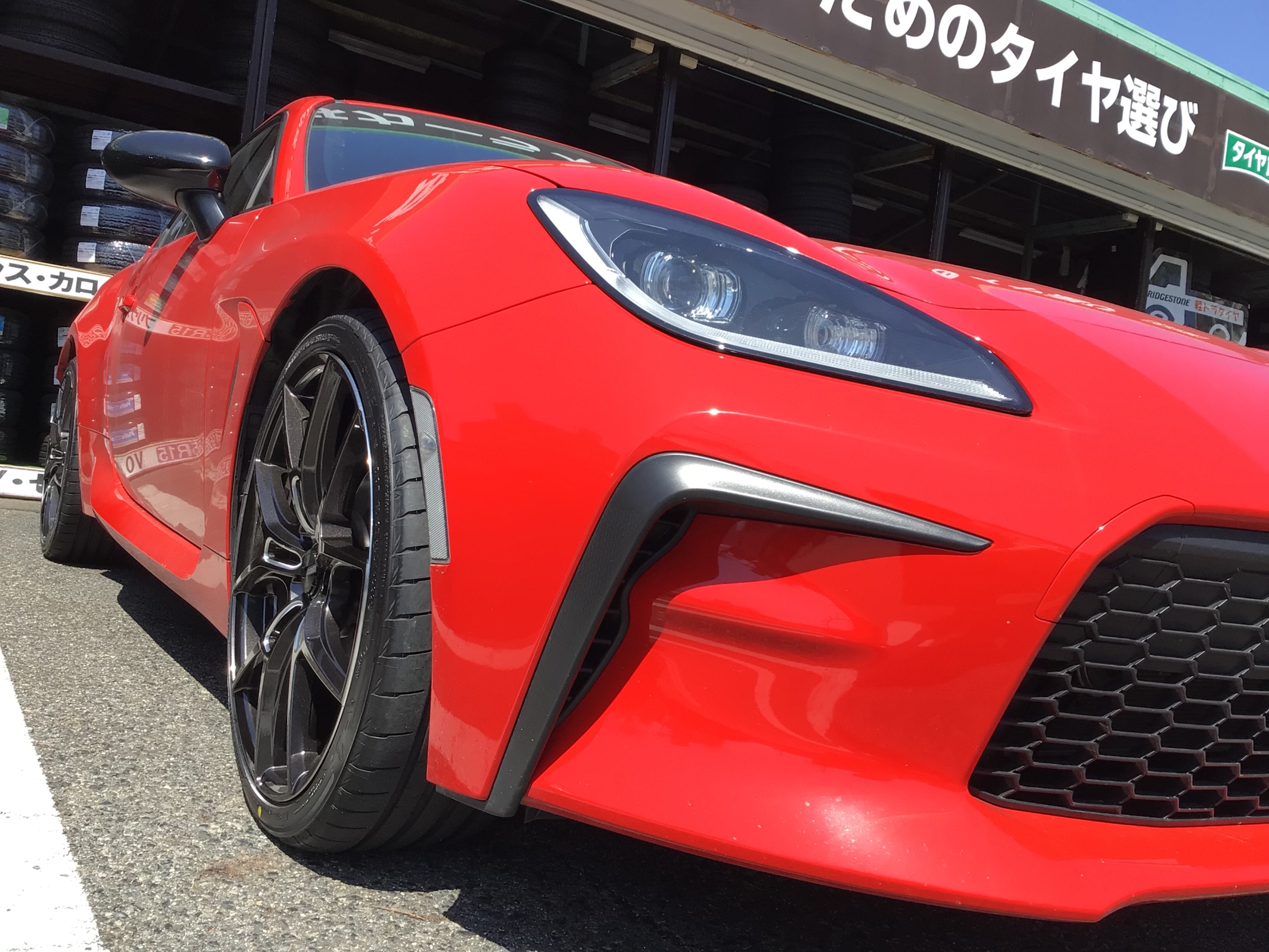 タイヤ交換作業（ブリヂストン POTENZA S007A）・アルミホイール交換作業（RAYS gramLIGHTS 57FXZ）・アライメント調整作業 トヨタ・GR86 | 店舗おススメ情報 ...