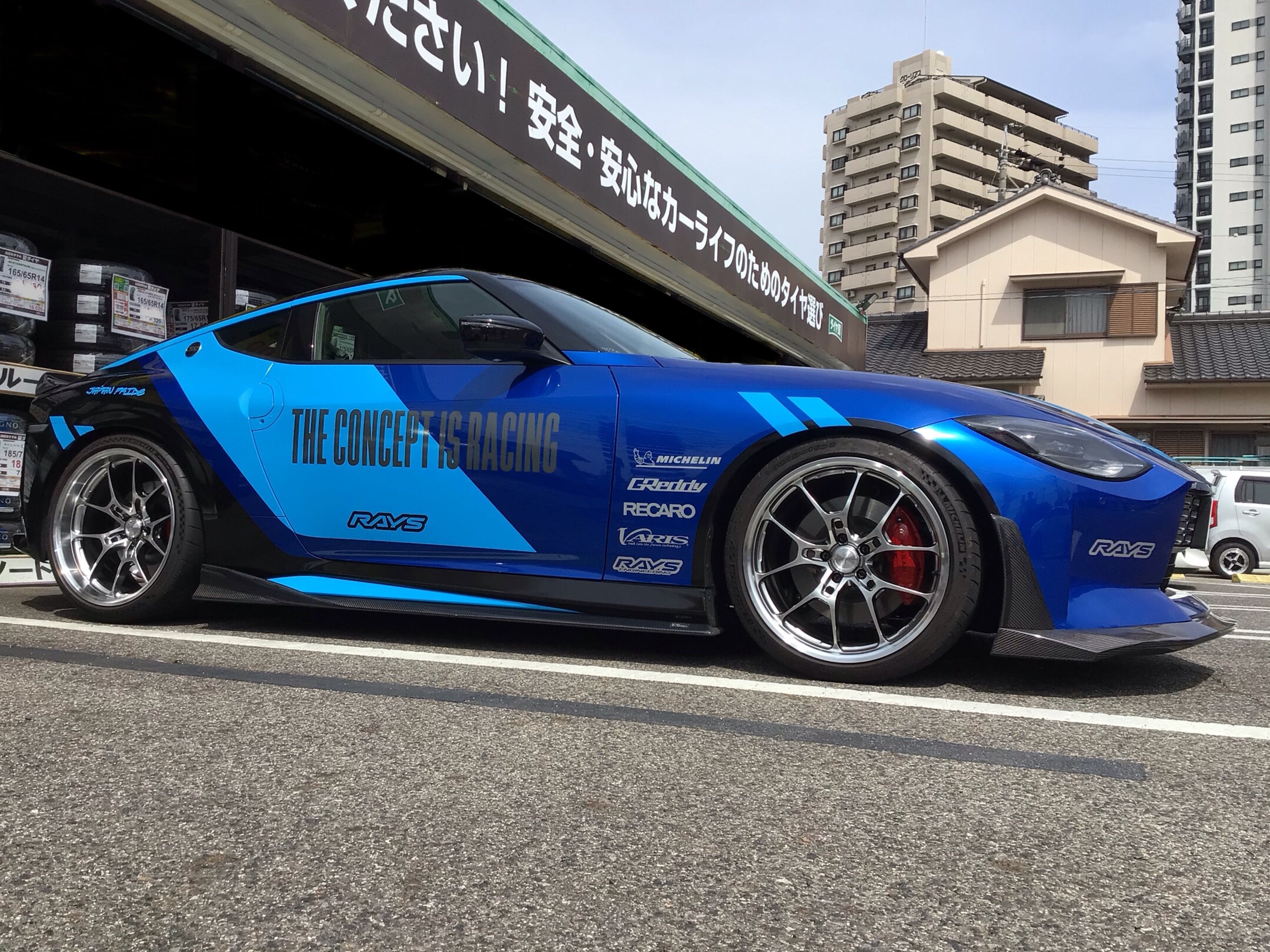 【サプライズ来店】RAYSデモカー 日産 フェアレディZ （RZ34） | 店舗おススメ情報 | タイヤ館 安城（愛知県）