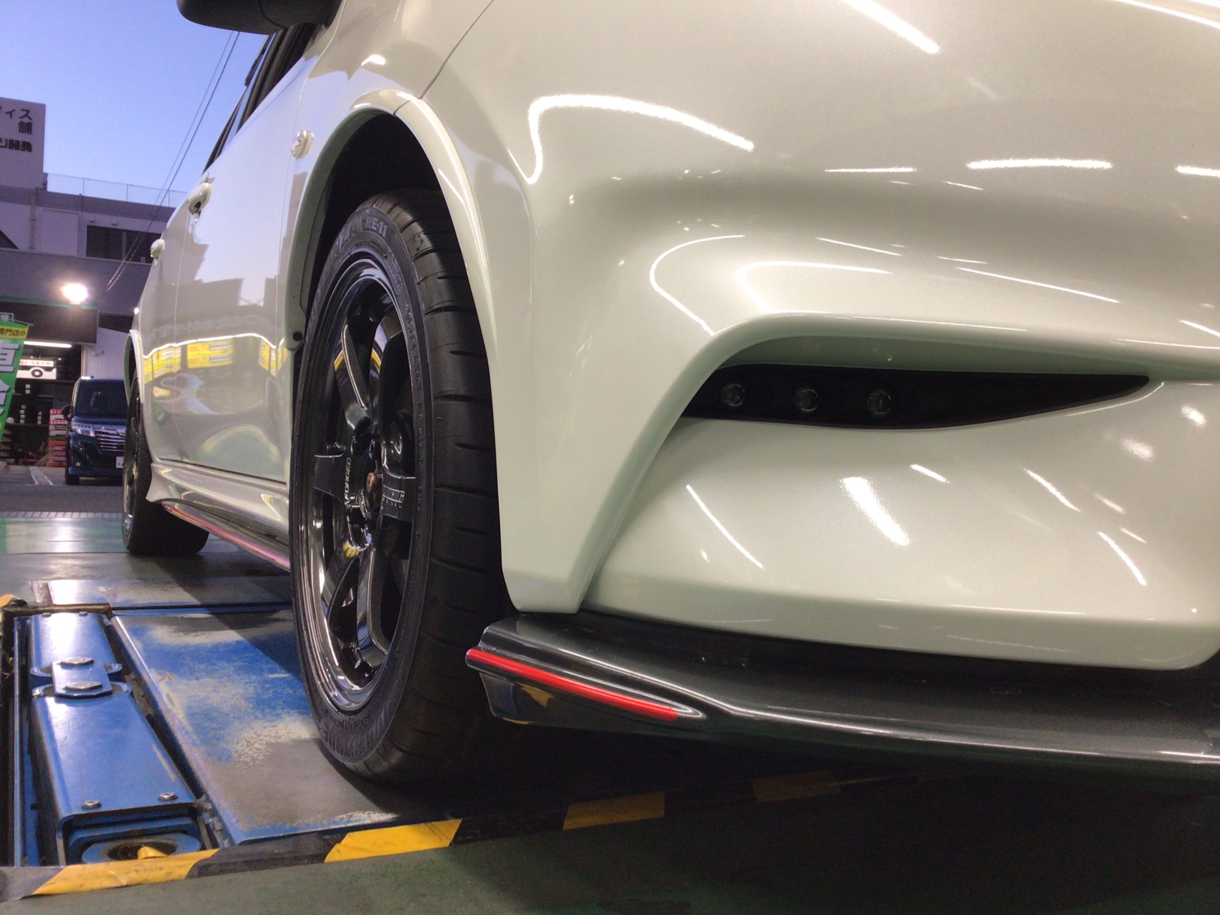 アルミホイール交換作業（RAYS VOLKRACING TE37 SONIC） 日産・マーチNISMO | 店舗おススメ情報 | タイヤ館 ...