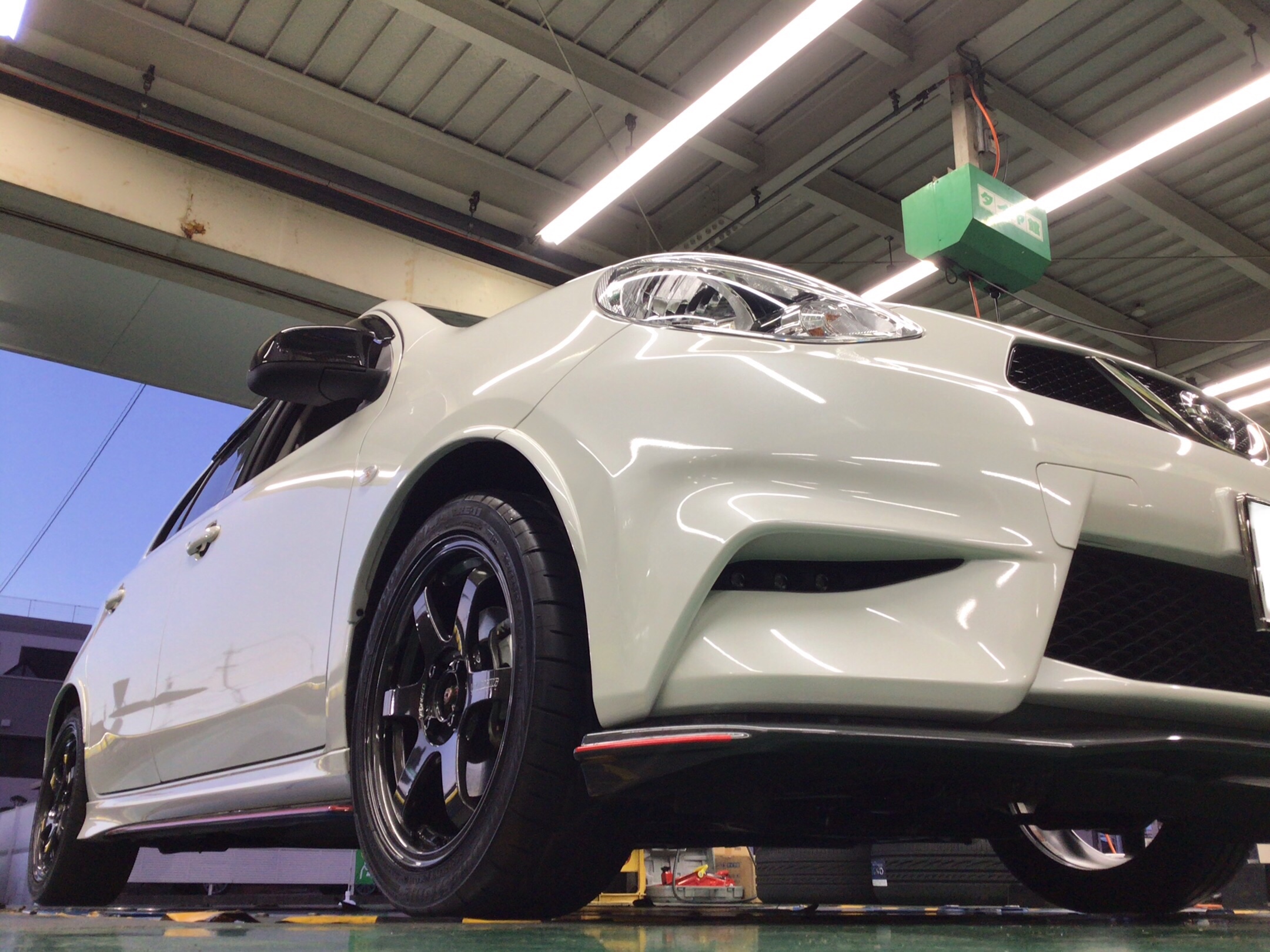 アルミホイール交換作業（RAYS VOLKRACING TE37 SONIC） 日産・マーチNISMO | 店舗おススメ情報 | タイヤ館 ...