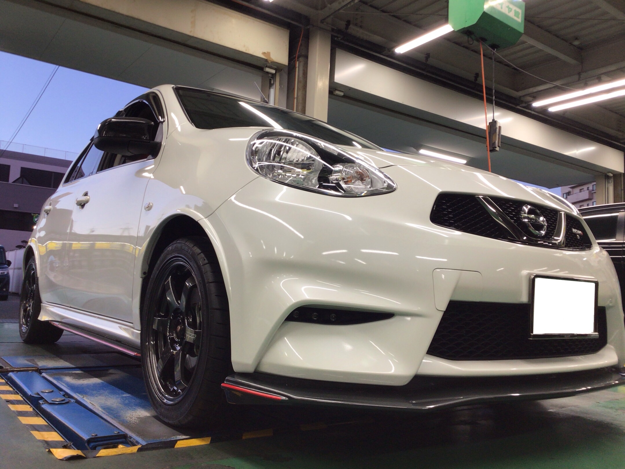 アルミホイール交換作業（RAYS VOLKRACING TE37 SONIC） 日産・マーチNISMO | 店舗おススメ情報 | タイヤ館 ...