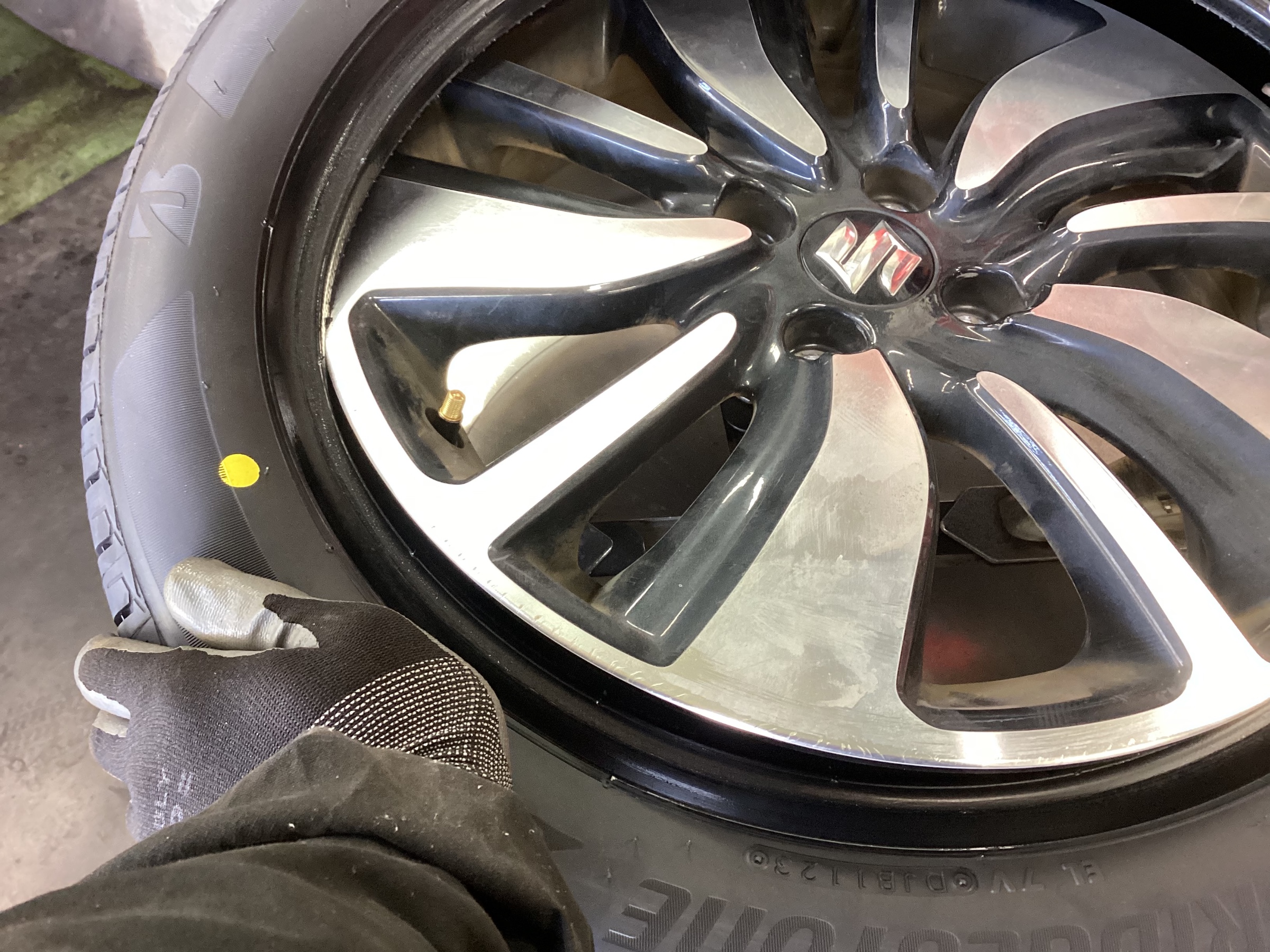 スズキ ZC83S スイフト タイヤ交換 | 店舗おススメ情報 | タイヤ館 GP新潟横越（新潟県）