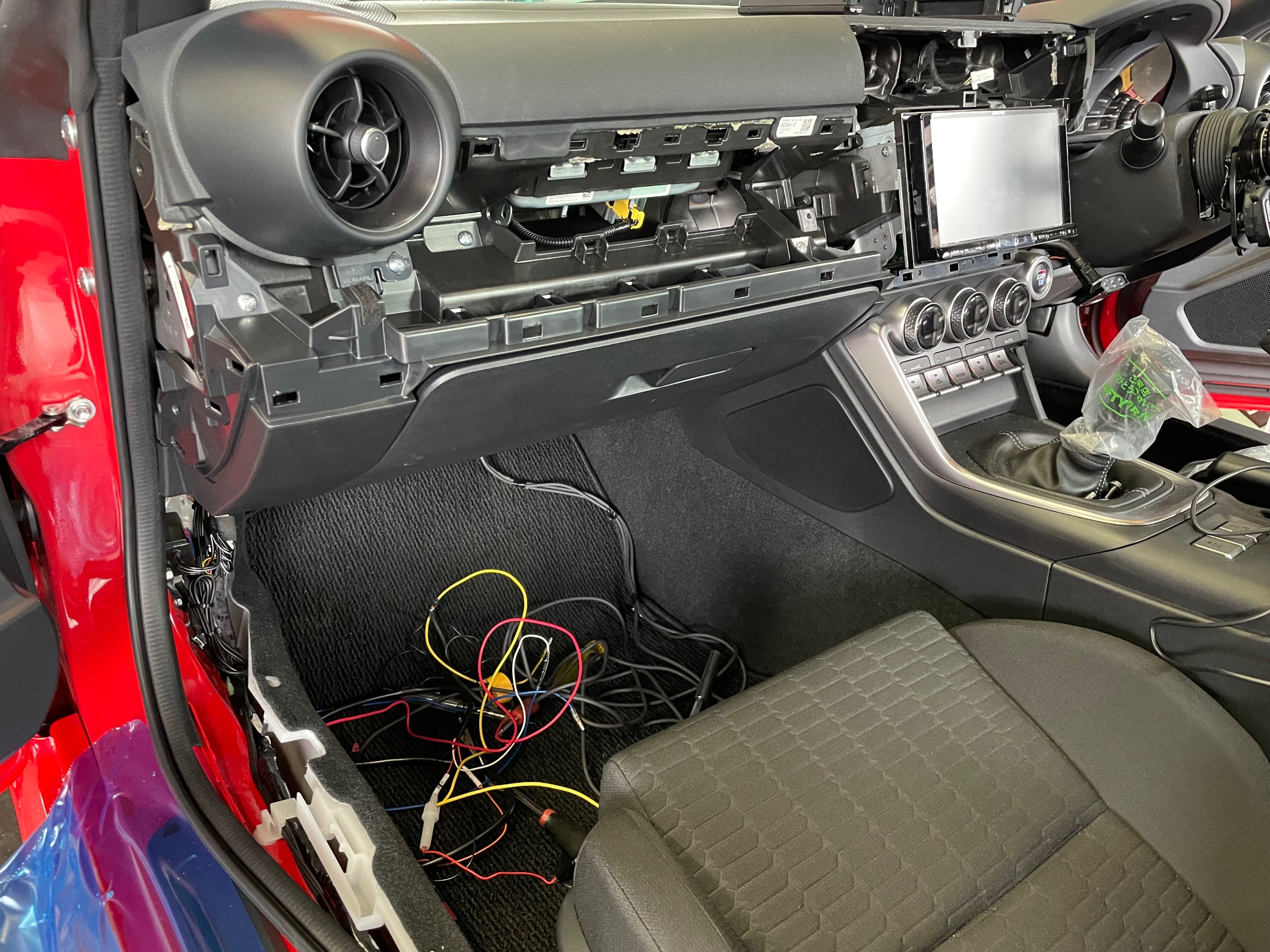 GR86 defiの追加メーターをカーボンの3連メーターパネルで装着してみました！ | 店舗おススメ情報 | タイヤ館 加古川中央（兵庫県）