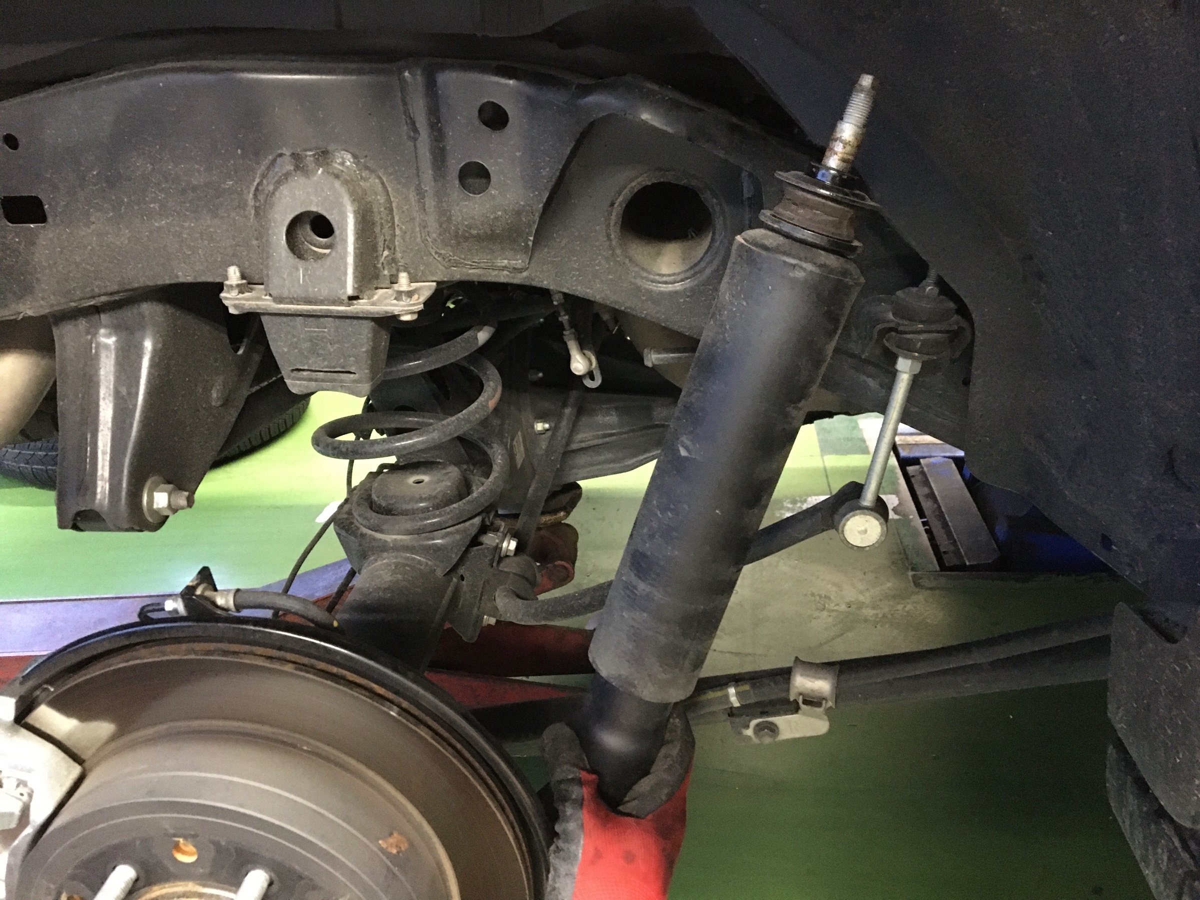 【トヨタ・ランドクルーザー・GDJ150】 ショック交換 | 店舗おススメ情報 | タイヤ館 うしく上柏田（茨城県）